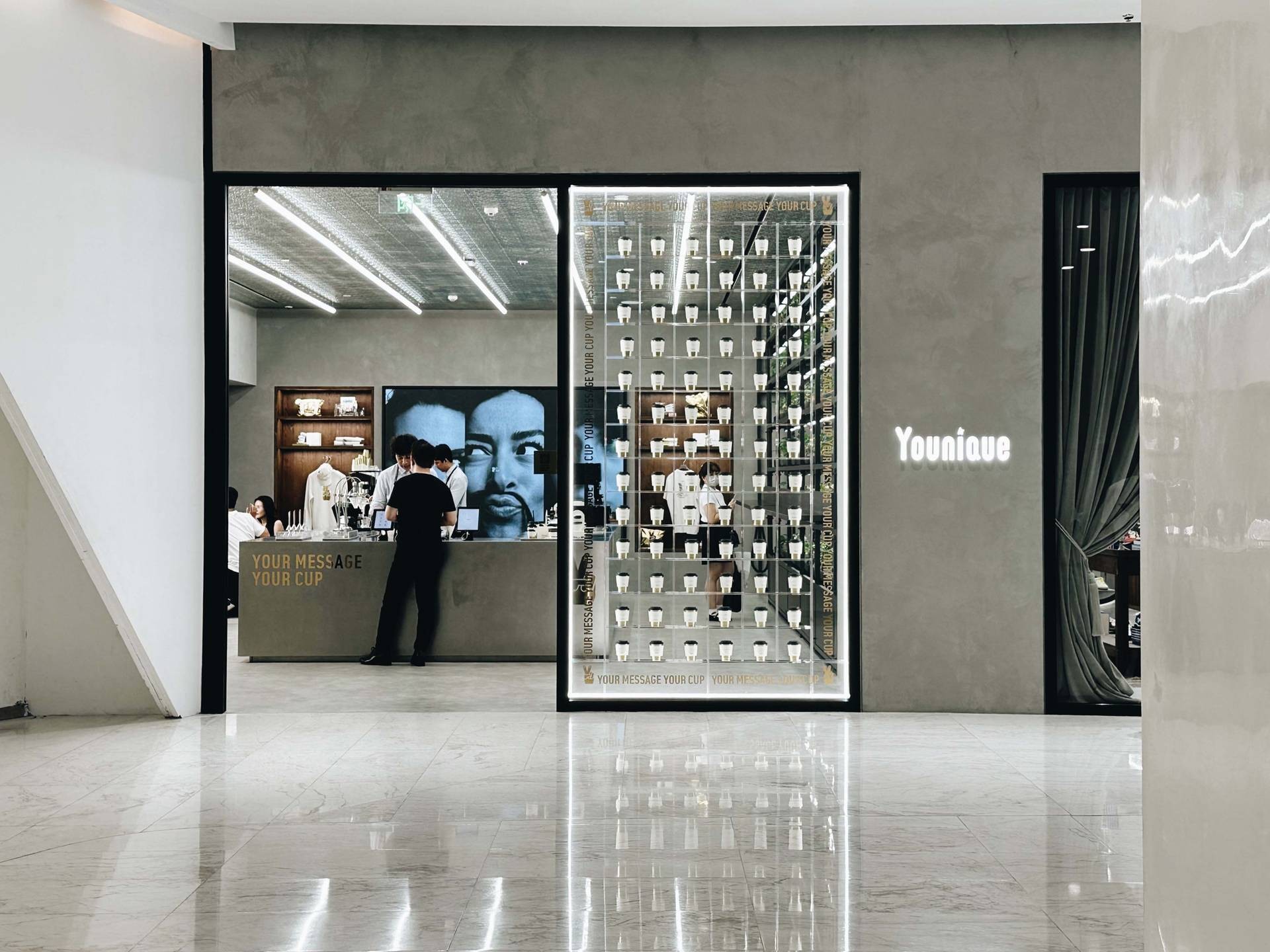 รีวิว Younique EmQuartier - Younique คาเฟ่ในเครือแบรนด์แฟชั่นอิตาลี ...
