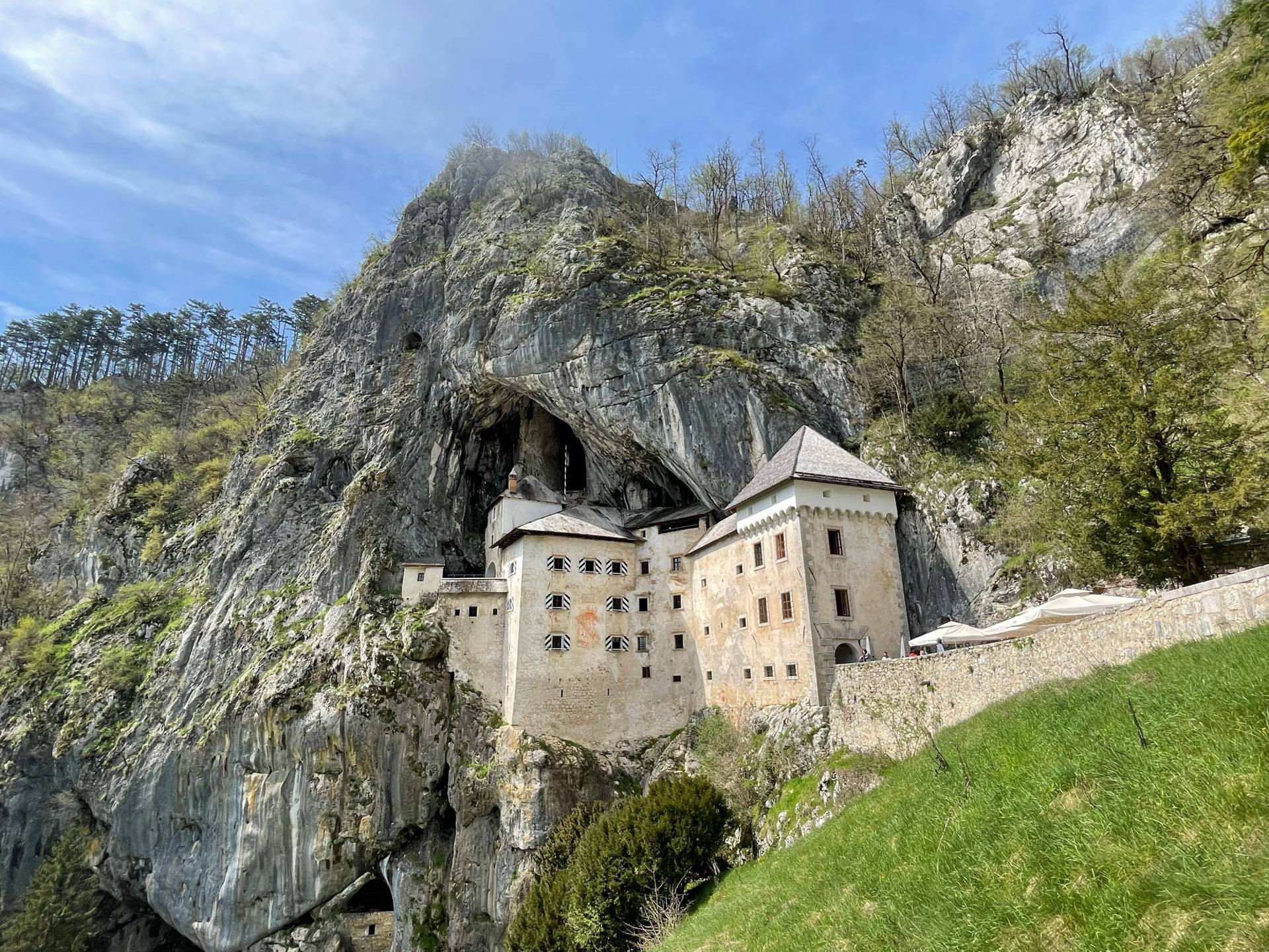 Predjama Castle - รีวิวสถานที่ท่องเที่ยว