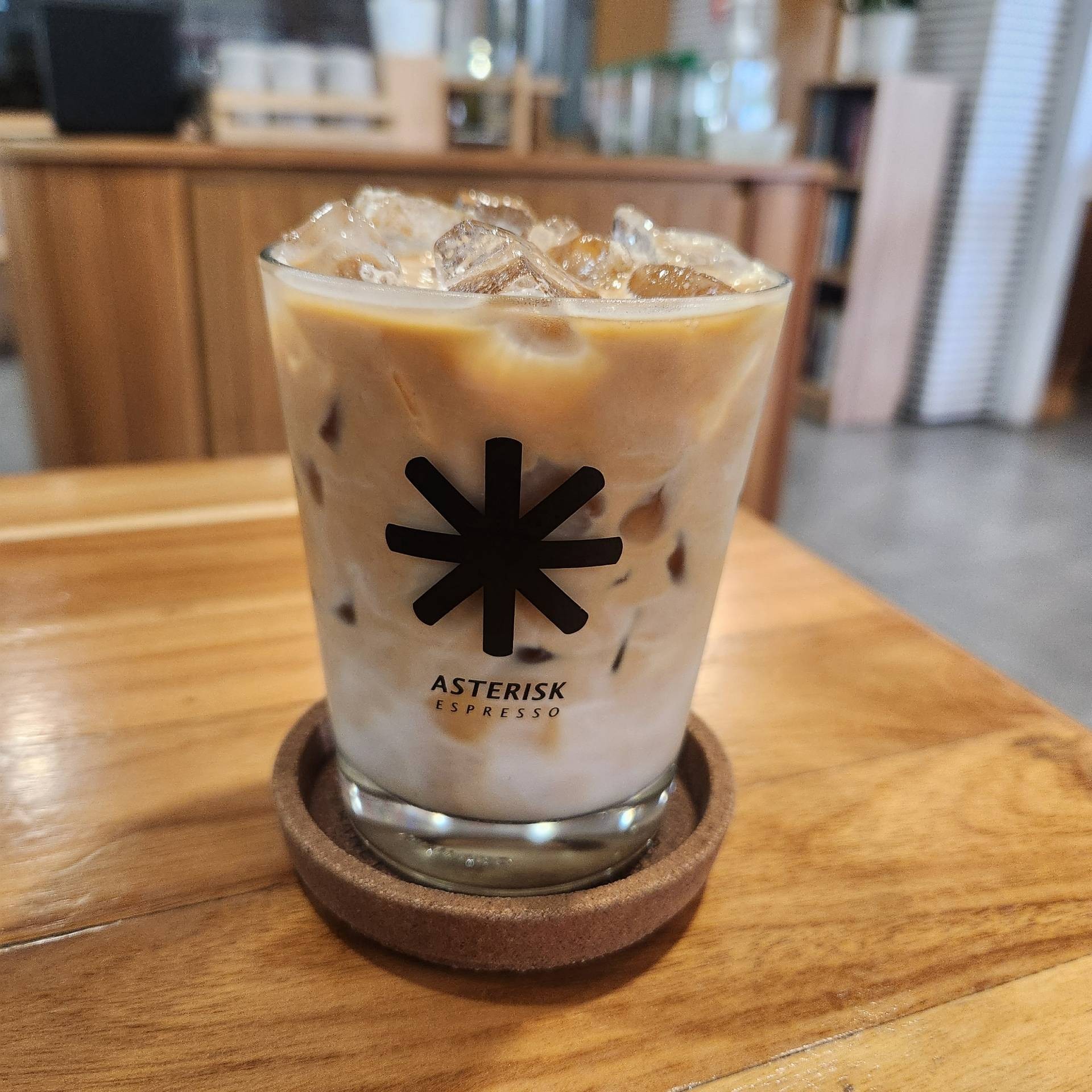 รีวิว Asterisk Espresso Phuket - ร้านกาแฟในเมืองที่หาที่จอดรถได้ง่าย