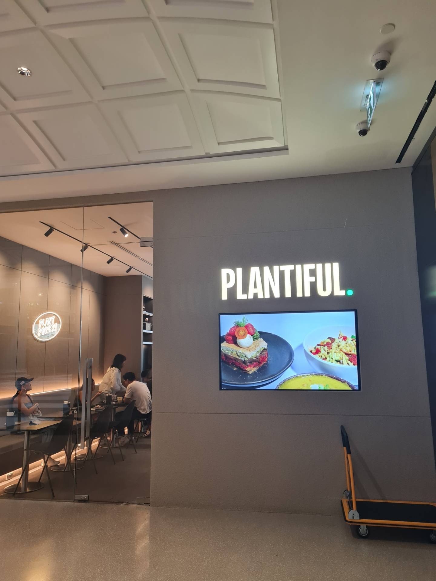รีวิว PLANTIFUL เกษรอัมรินทร์ - เครื่องดื่มยังดูกลางๆแต่อาหารดูดีใช้ได้