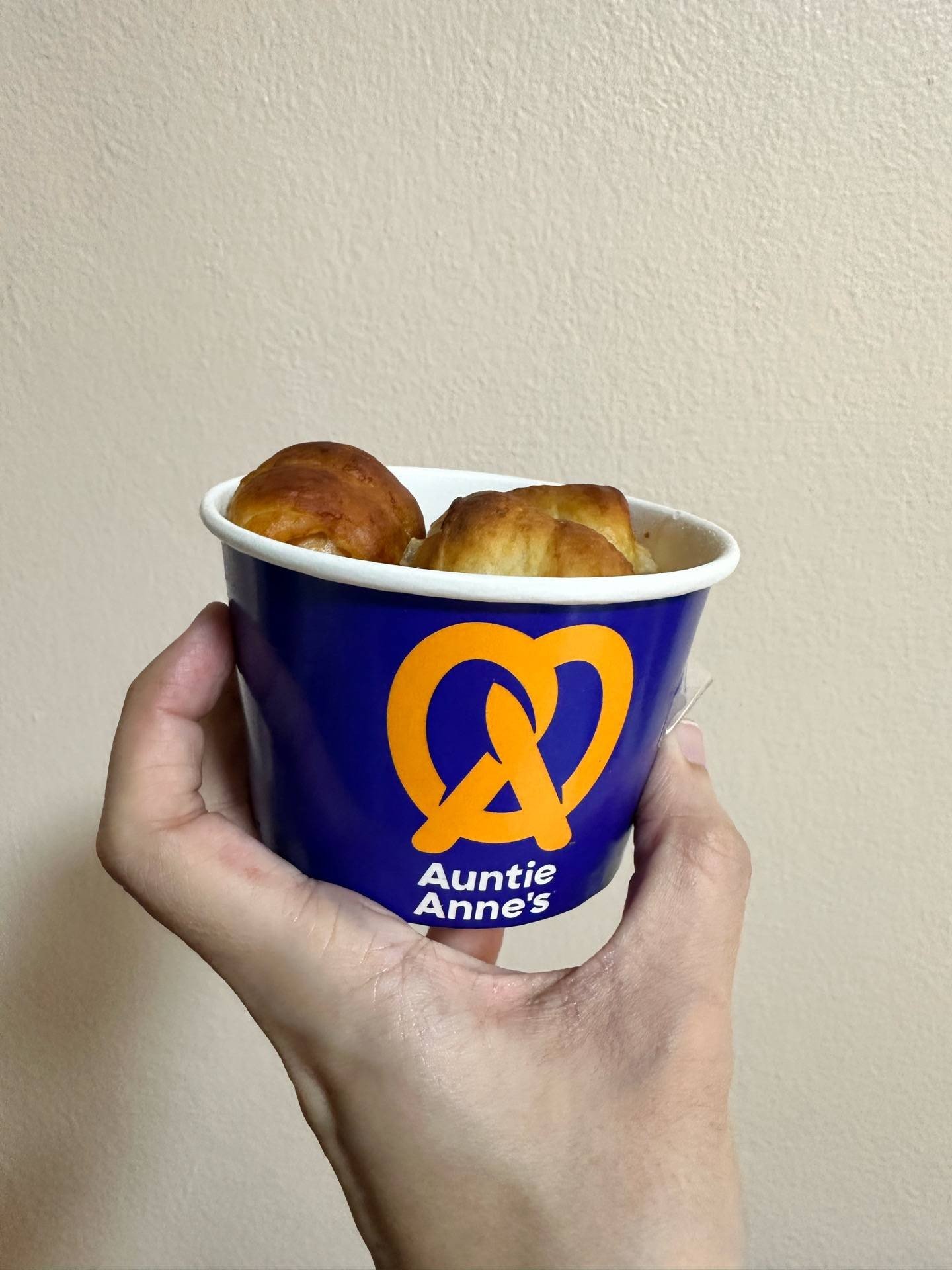 รีวิว Auntie Anne's Design Village - ขนมปังไส้กรอกจิ๋ว