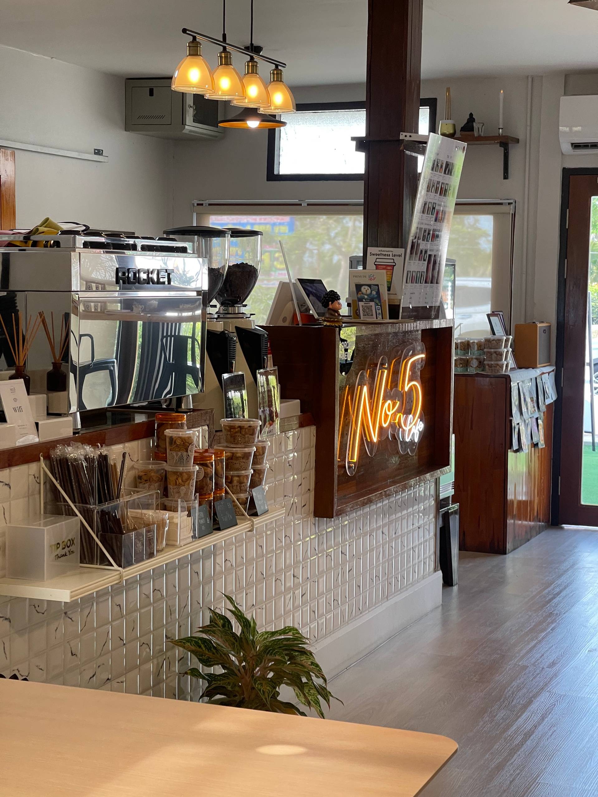 รีวิว NO.5 CAFE Suphanburi - - คาเฟ่บรรยากาศดีสุพรรณ