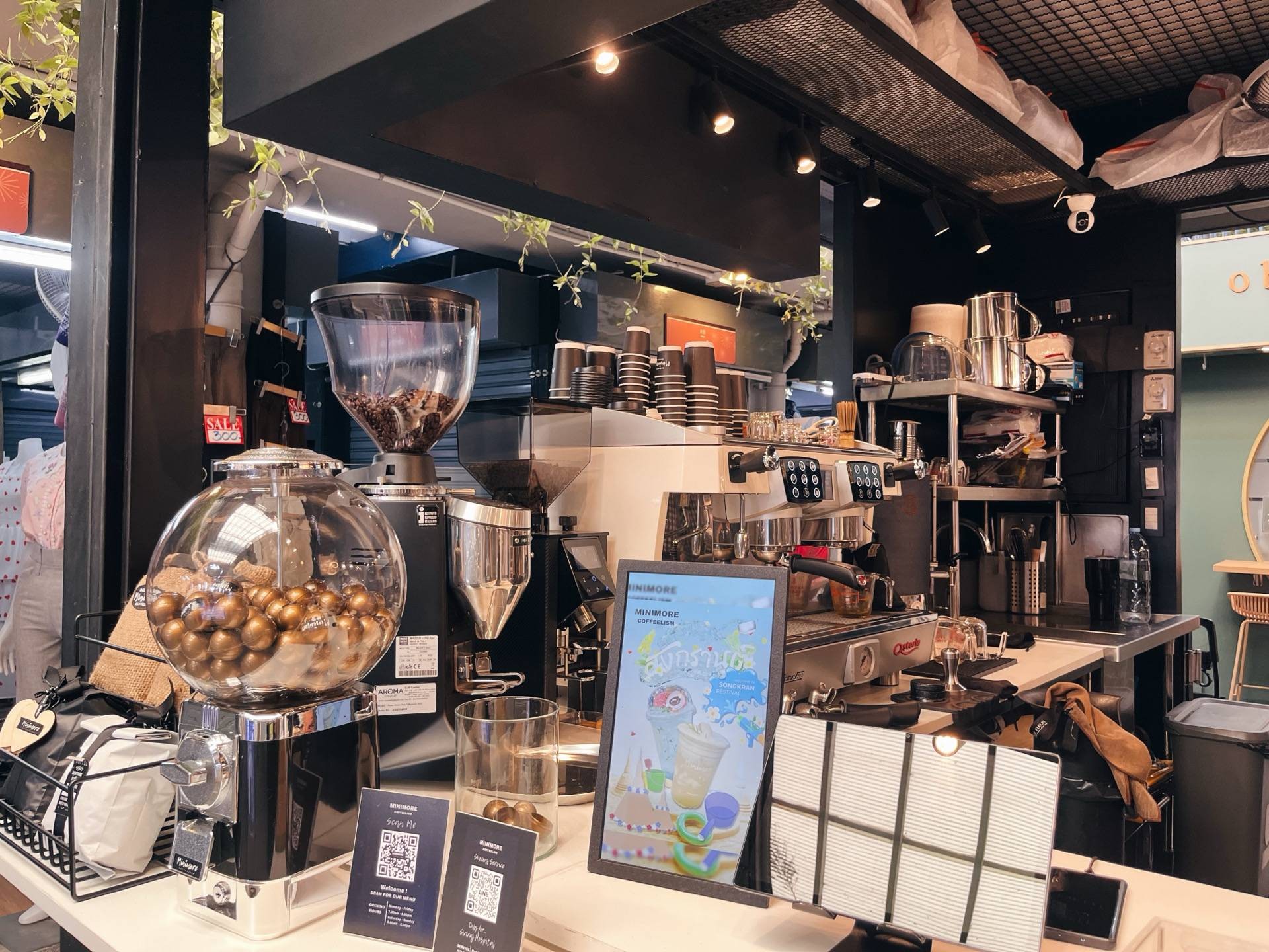 รีวิว MINIMORE COFFEELISM ท่าน้ำวังหลัง - ร้านกาแฟที่ติดกับท่าเรือ