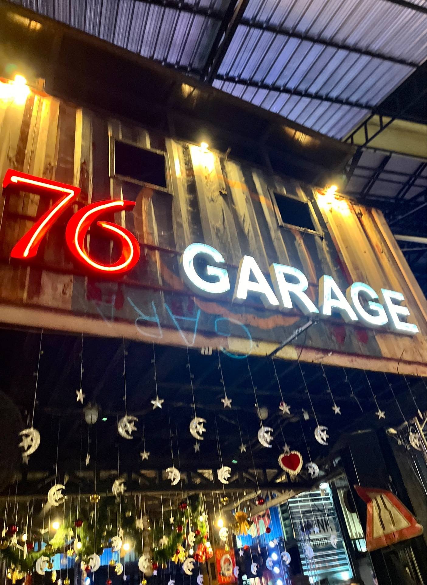 🌅 บรรยากาศร้าน. ร้าน 76 Garage