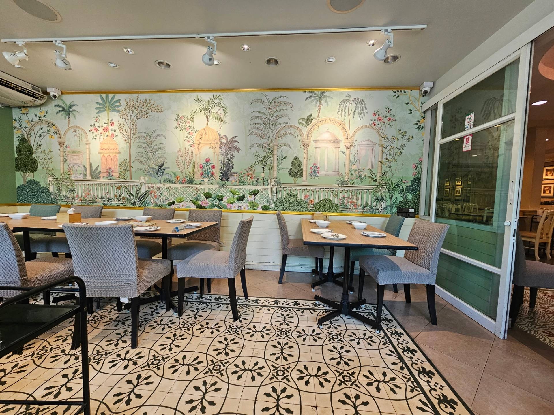 รูป Delight Kitchen & Baan Garagade สี่พระยา