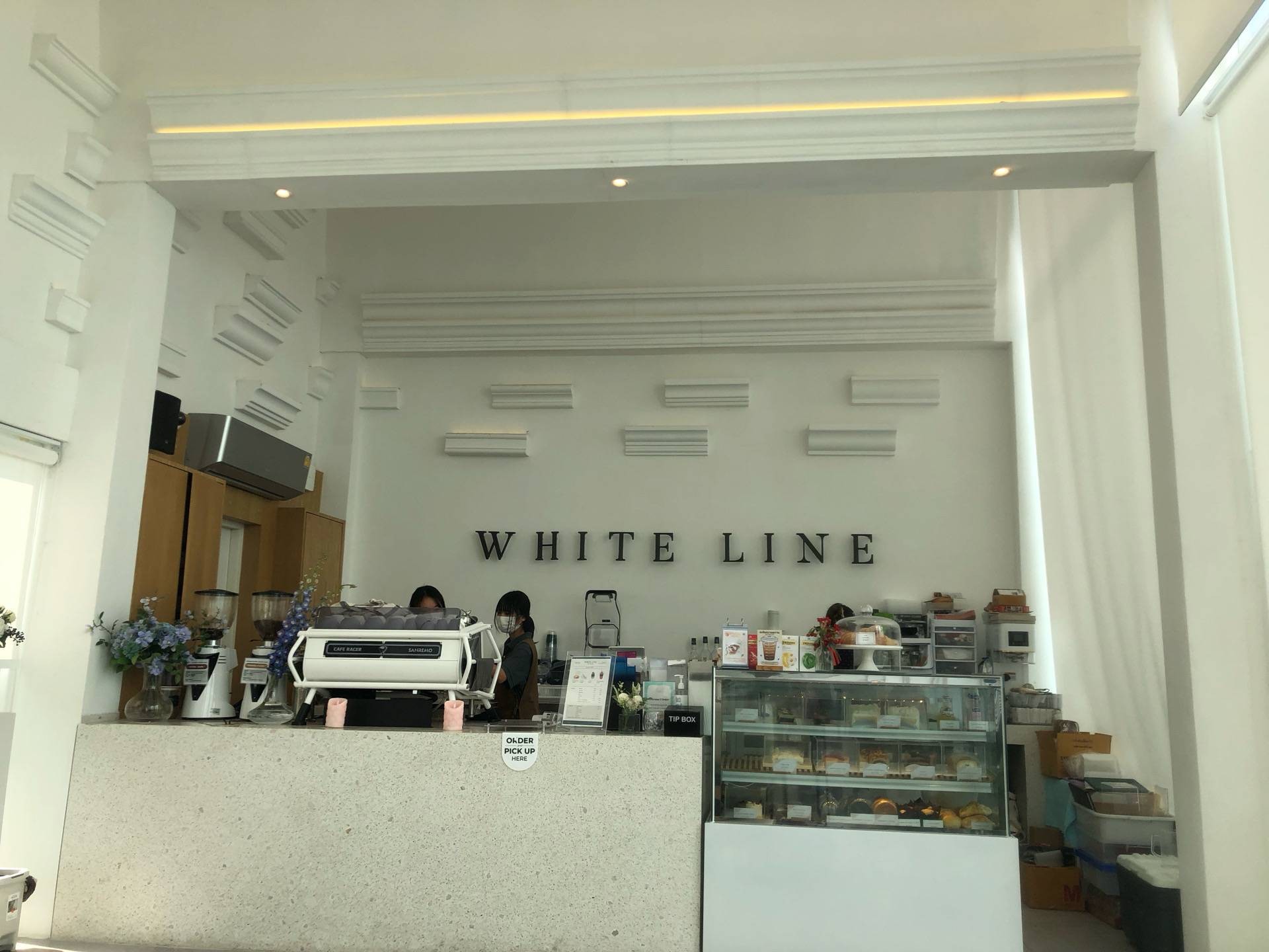 รีวิว Whiteline Cafe & Restaurant HQ - ร้านสวย แต่ยังไม่สุด ขนมเฉยๆ ...