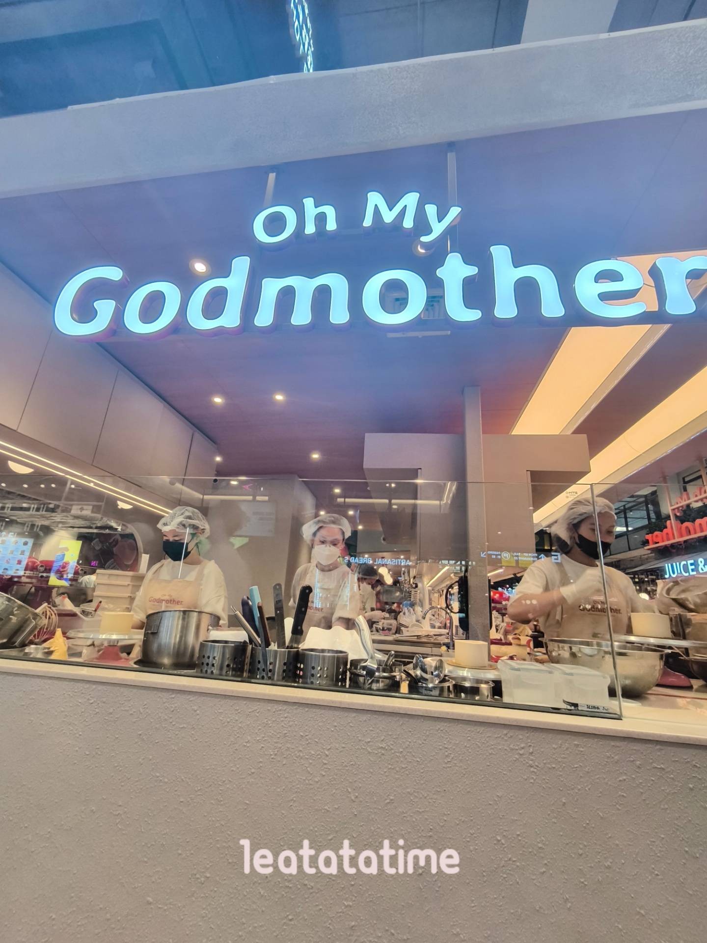 รีวิว Oh My Godmother - OMGM The Emsphere - ชอบทาร์ตมะพร้าว