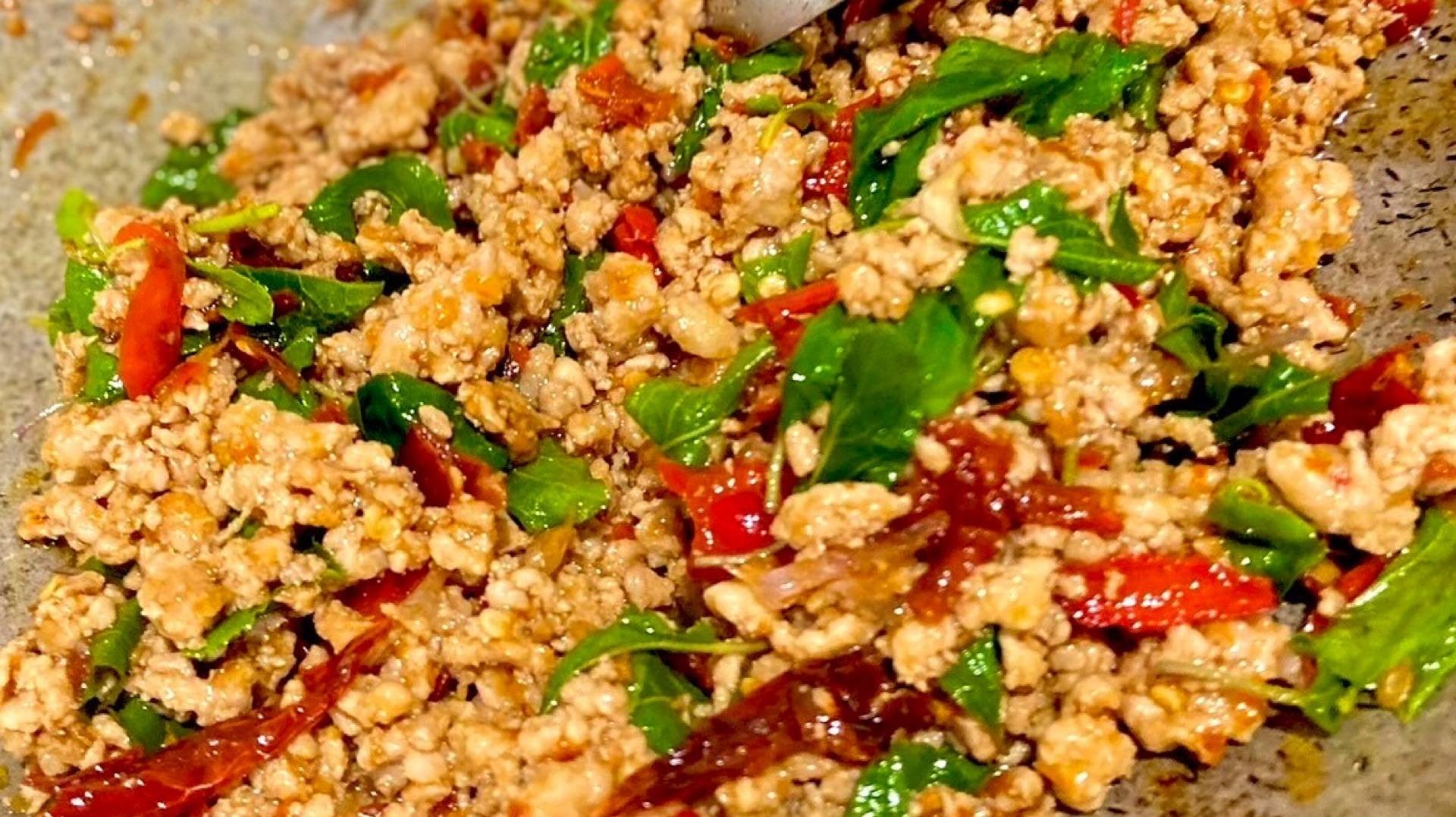 ยำ กะ เพรา ขี้เมาผัด (Sweet Basil Kie moa phad) - สั่งอาหารเดลิเวอรี ...