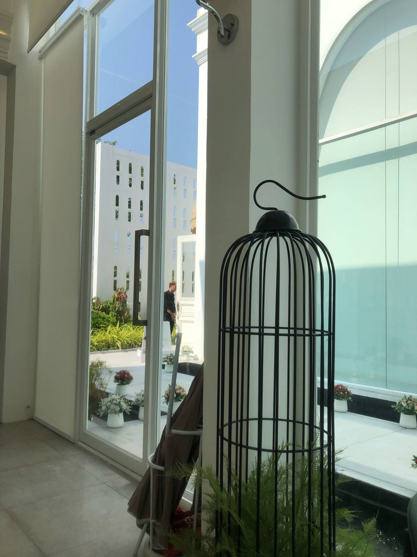 รูป Whiteline Cafe & Restaurant HQ