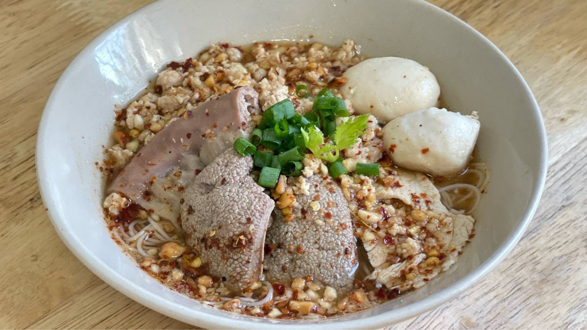 ก๋วยเตี๋ยวต้มยำ สูตรมะนาวคั้นสด ข้าวขาหมู สาขา8 สั่งอาหารเดลิเวอรี