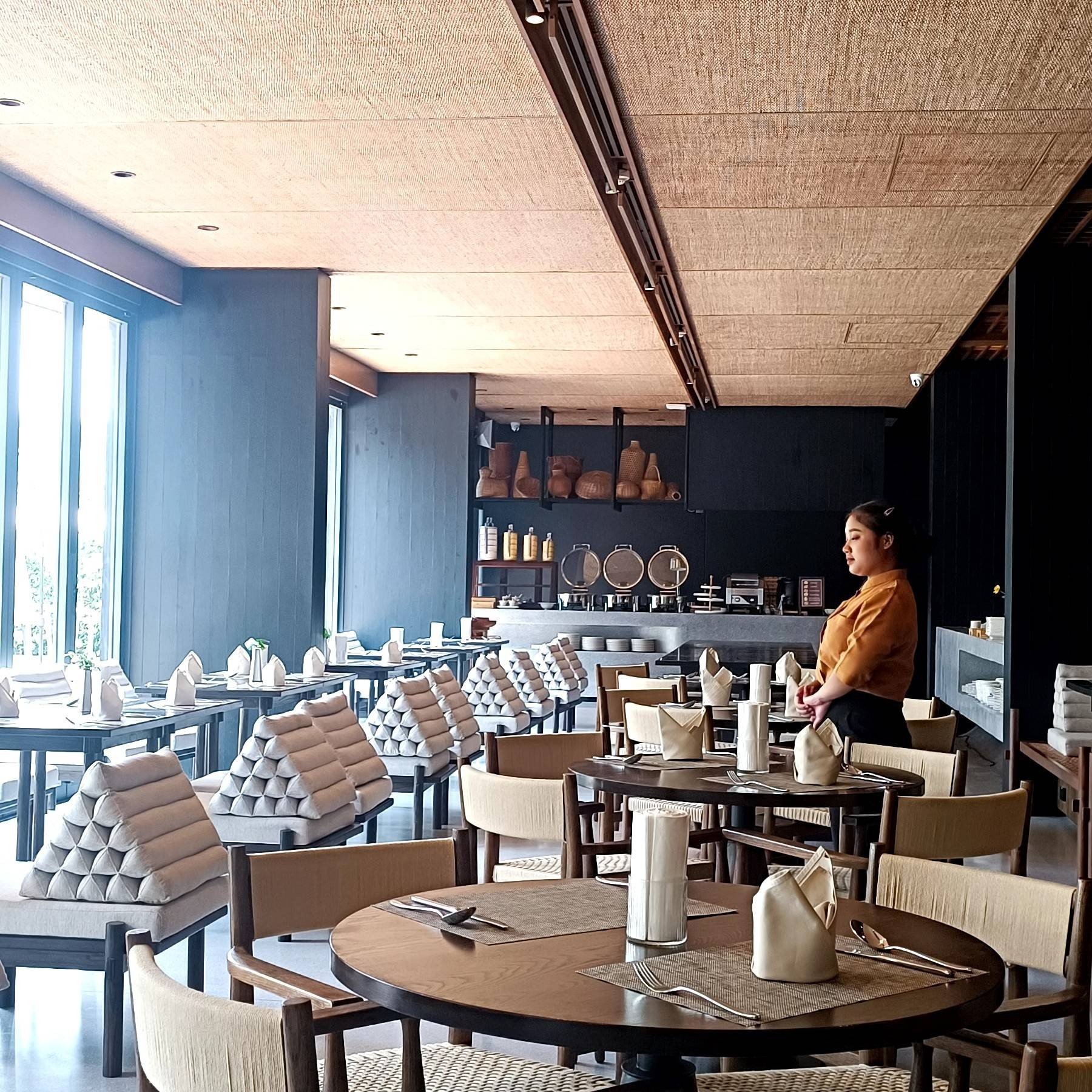 รีวิว Varee Fine Casual Dining - คอนเฟิร์มร้านอาหารอร่อยในเมืองเชียงราย วิวริมน้ำกก ห้องอาหาร ...