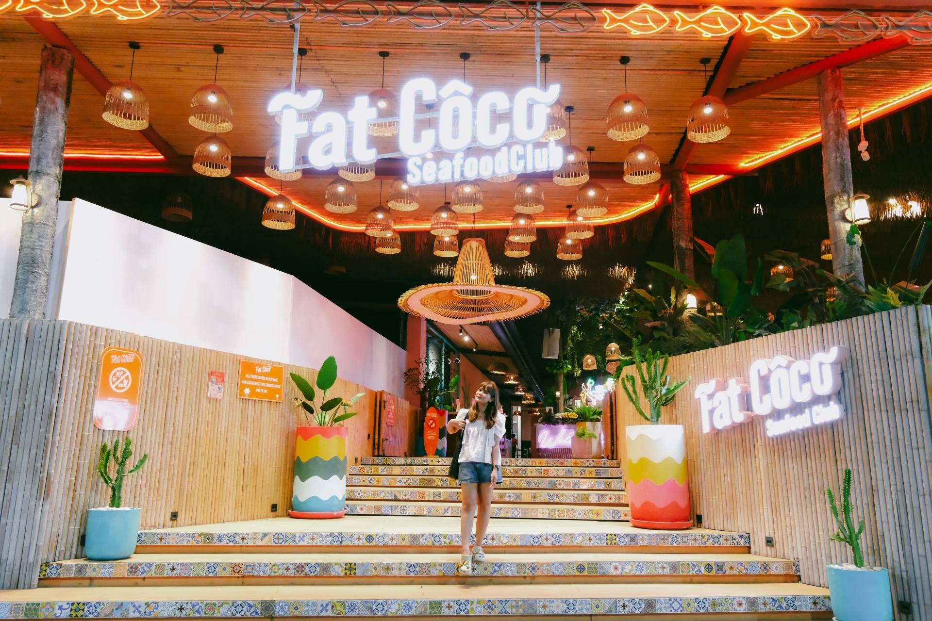 รีวิว Fat Coco Beach Club พัทยา - **Fat Coco Seafood Club จ.พัทยา: ร้านอาหารทะเลสุดชิค บรรยากาศ ...
