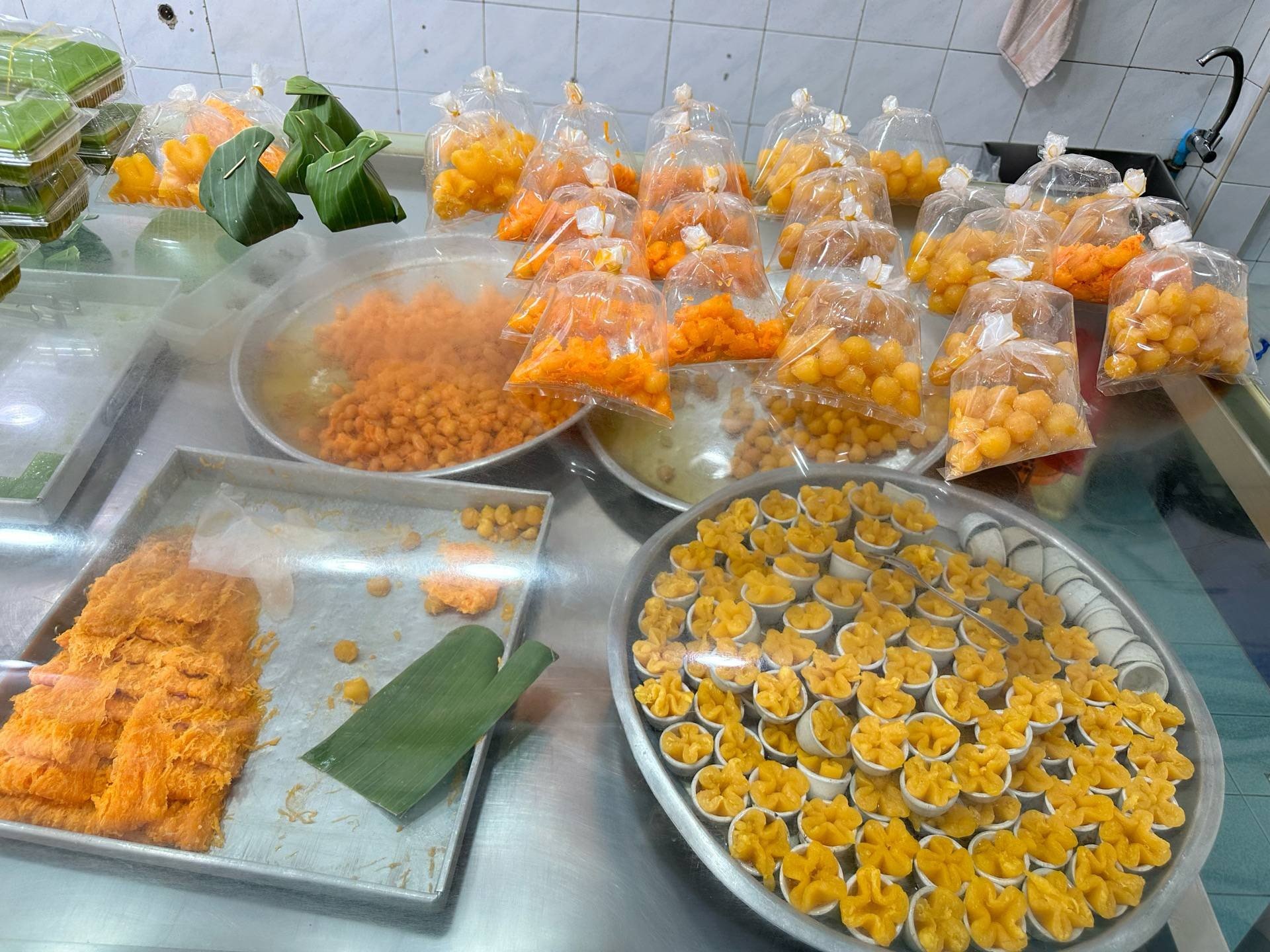 รูป ขนมหวานตลาดพลู ปากซอยเทอดไท 25 เจ้าเก่า ร้านใน
