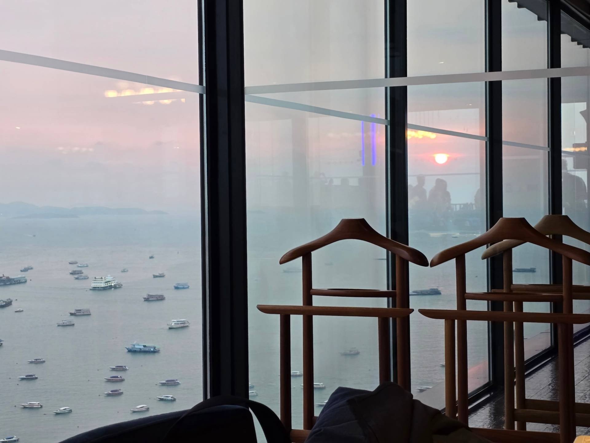 รูป Horizon Rooftop Restaurant & Bar, Hilton Pattaya