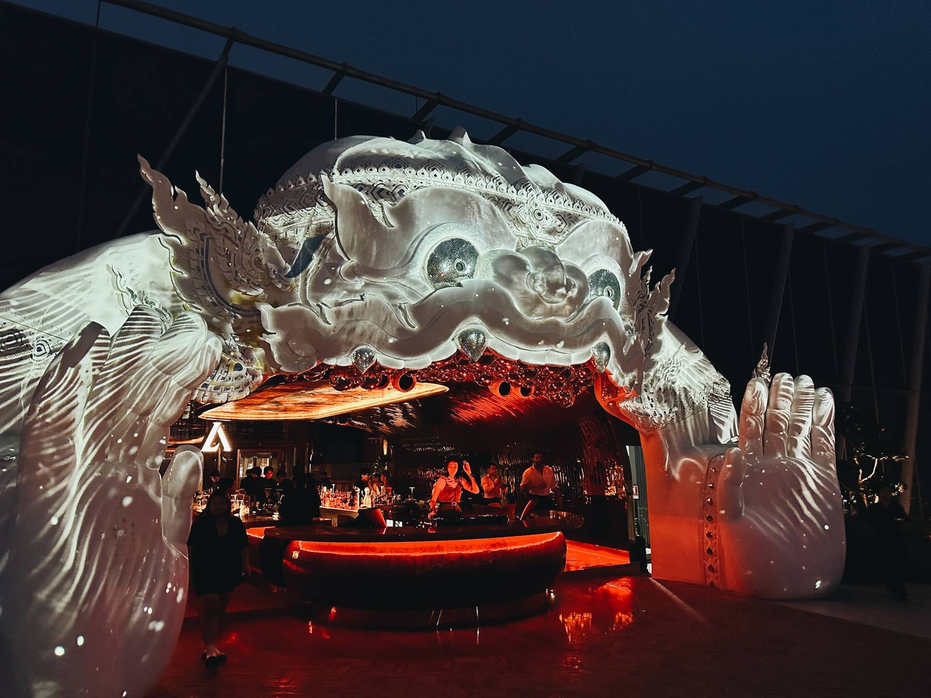 รีวิว Akara Sky Hanuman - Akara Sky Hanuman รูฟท็อปบาร์ธีมหนุมานอม ...