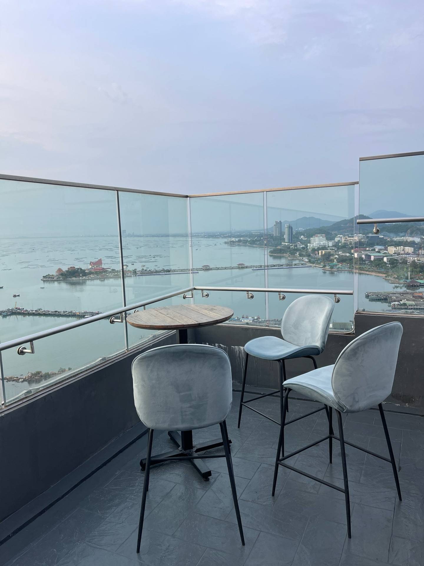 รูป Silver Moon Rooftop Bar Novotel Sriracha & Koh Si Chang Marina Bay