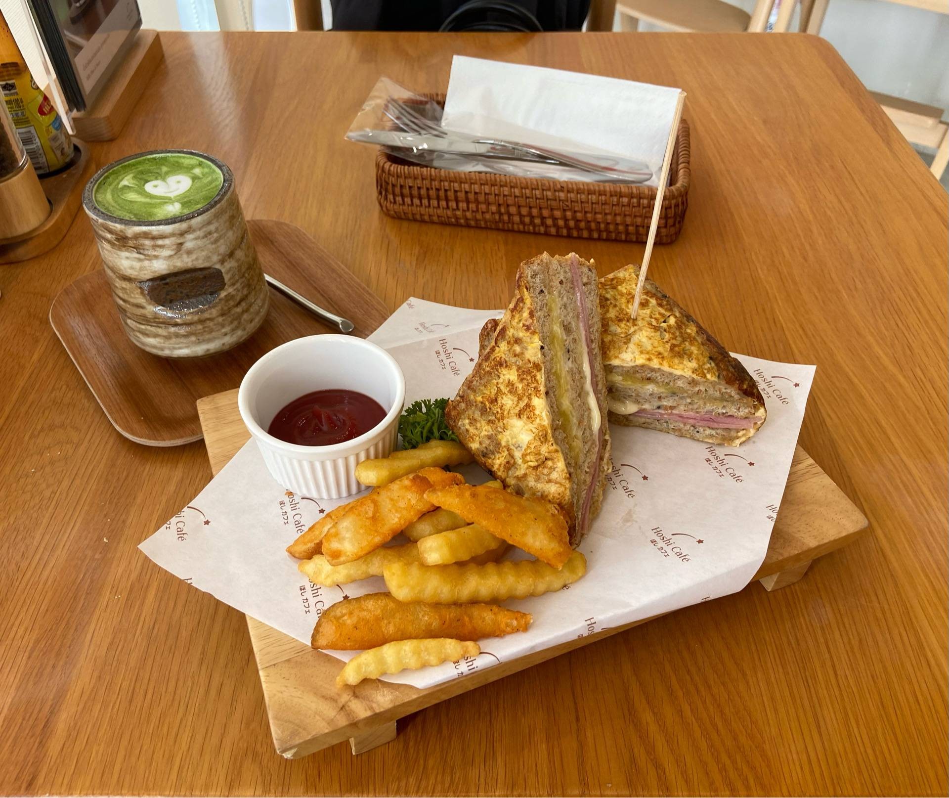รีวิว Hoshi Café Thailand - Double Ham Cheese Sandwich & Matcha Latte