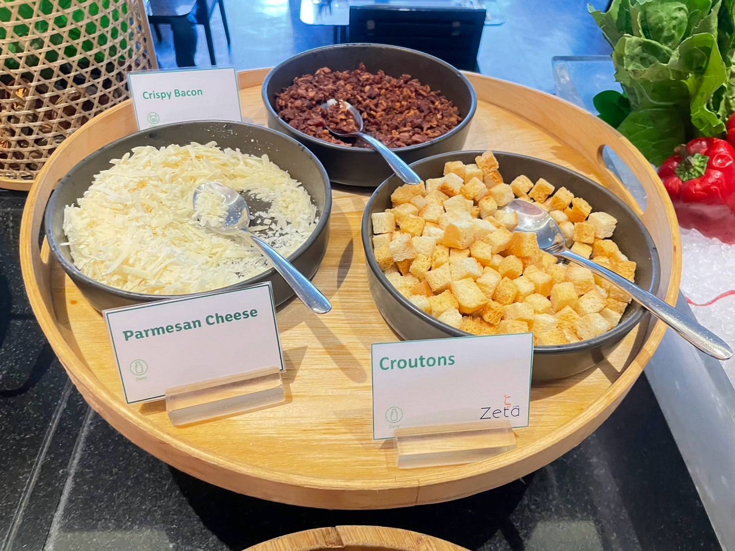 รูป Zeta Cafe โรงแรมฮอลิเดย์อินน์ กรุงเทพฯ