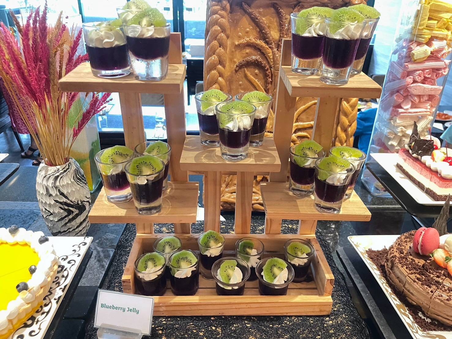 รูป Zeta Cafe โรงแรมฮอลิเดย์อินน์ กรุงเทพฯ