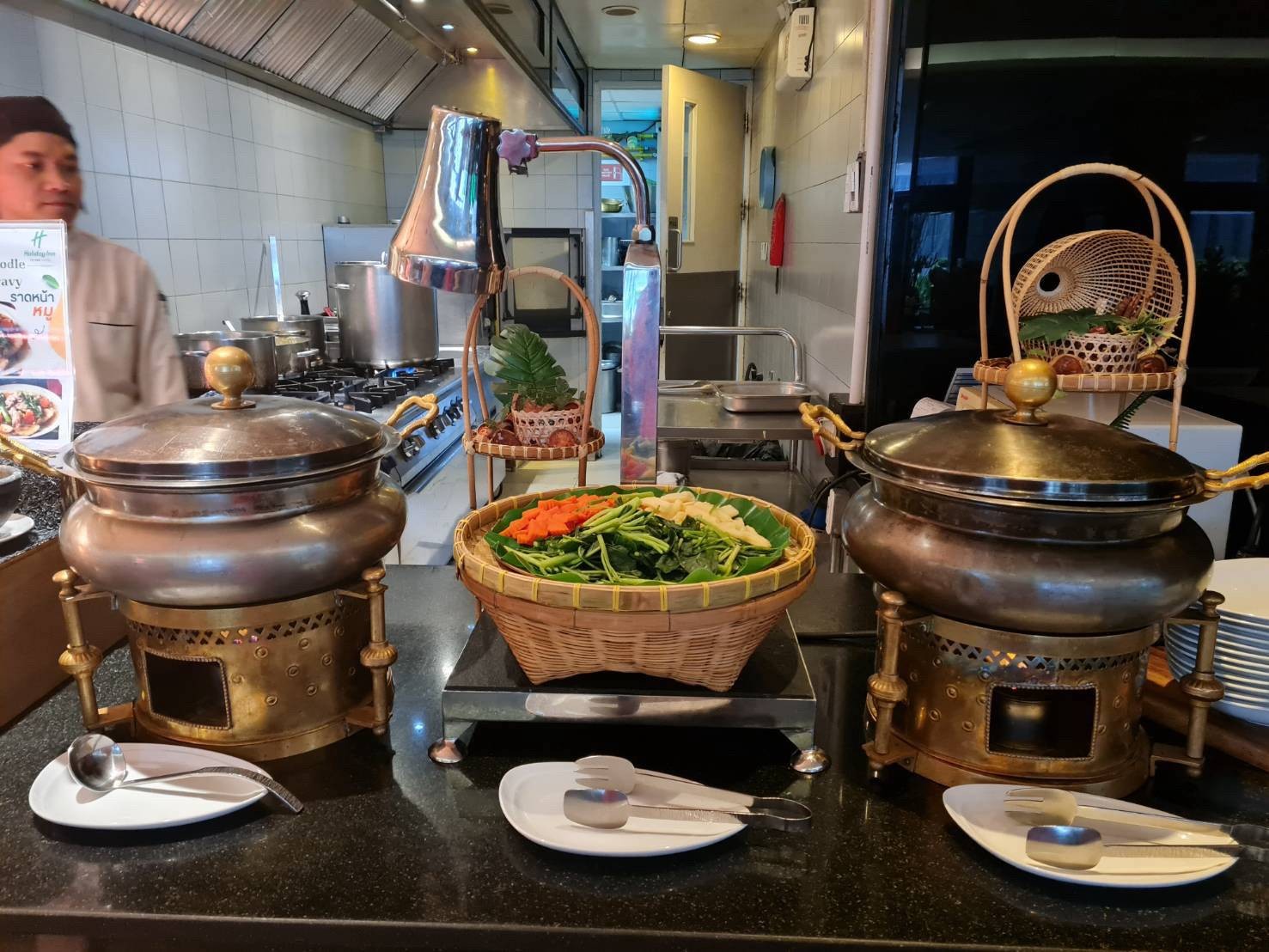 รูป Zeta Cafe โรงแรมฮอลิเดย์อินน์ กรุงเทพฯ