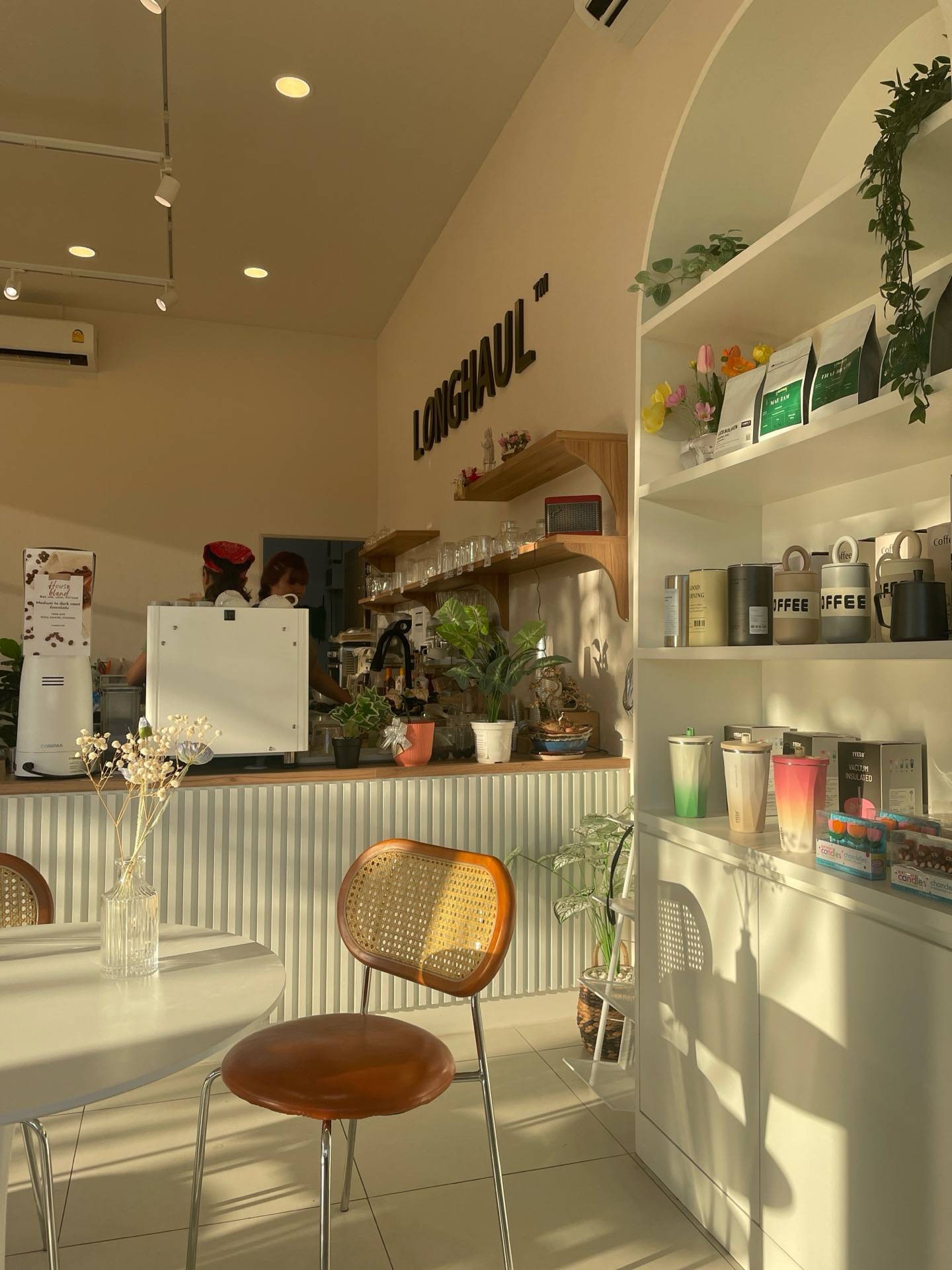 รูป Long haul cafe - ลองฮาวล์