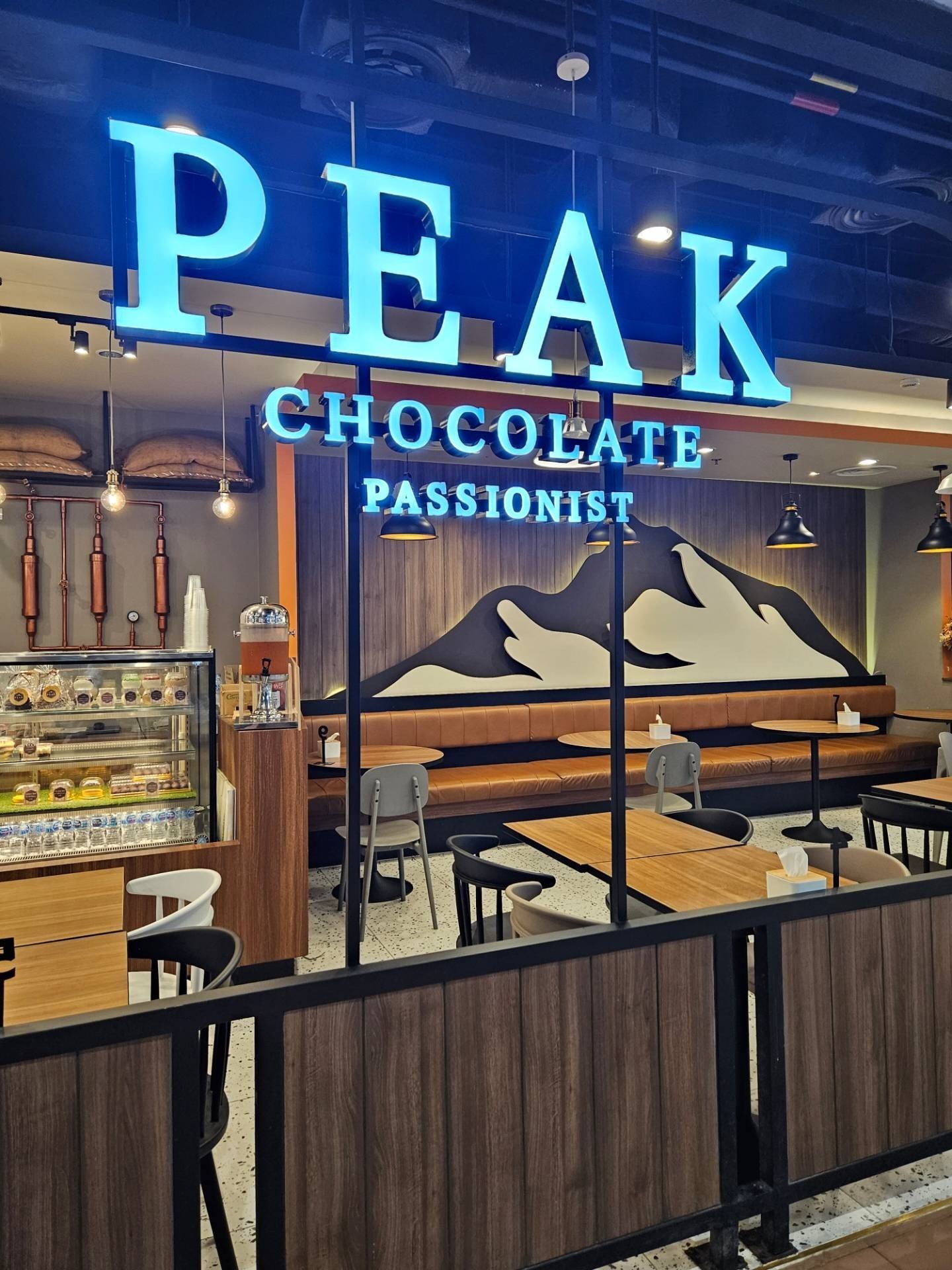 รีวิว Peak Chocolate Passionist CentralwOrld - ไอศกรีม Soft Serve ร้านนี้เนียนนุ่ม Chocolate ...