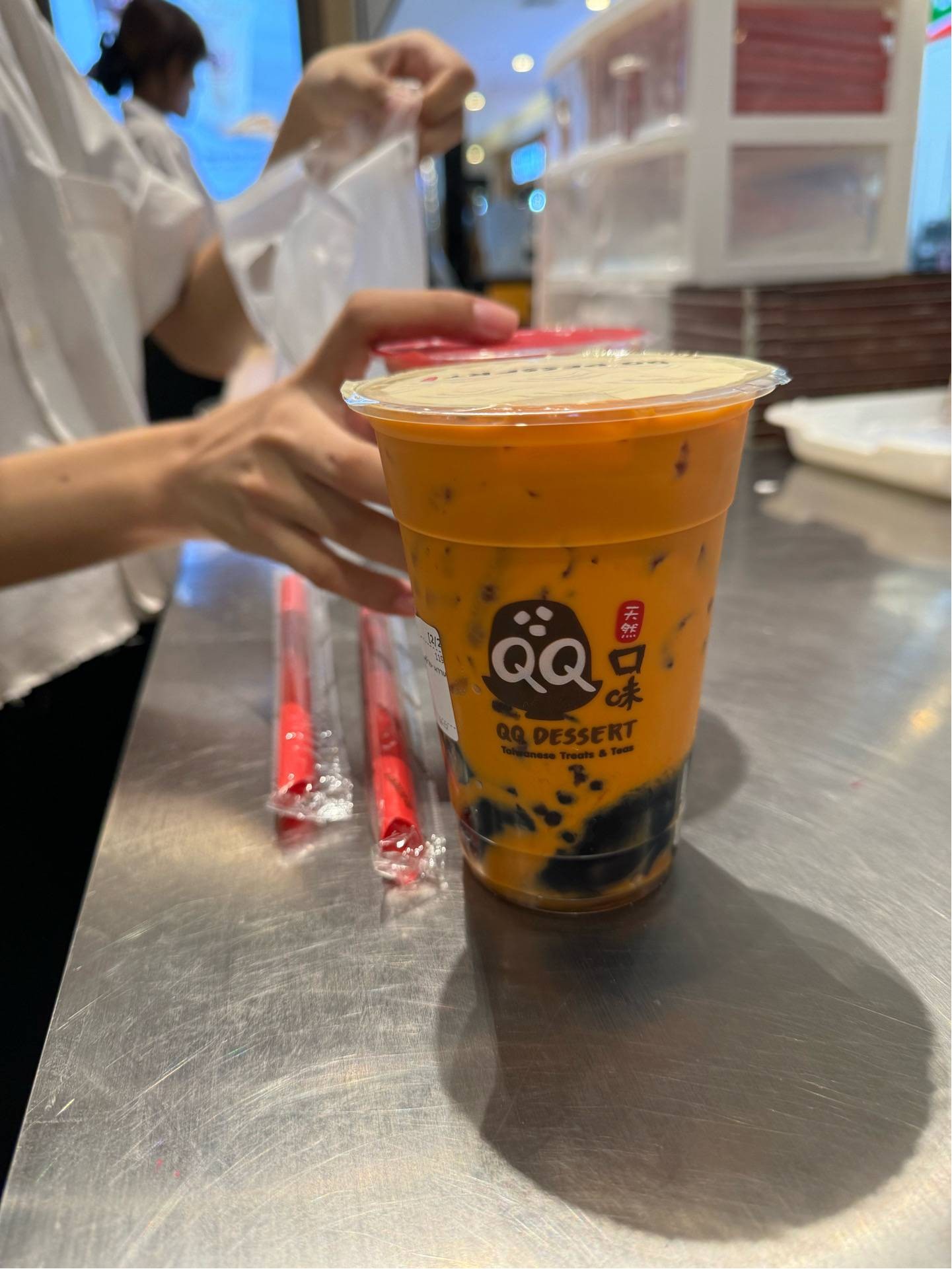 รีวิว QQ Dessert เซ็นทรัล ฟิวเจอร์พาร์ครังสิต - รสชาติดี สาขานี้พึ่งเปิด มีโปรโมชั่น 1 แถม 1 ค่ะ