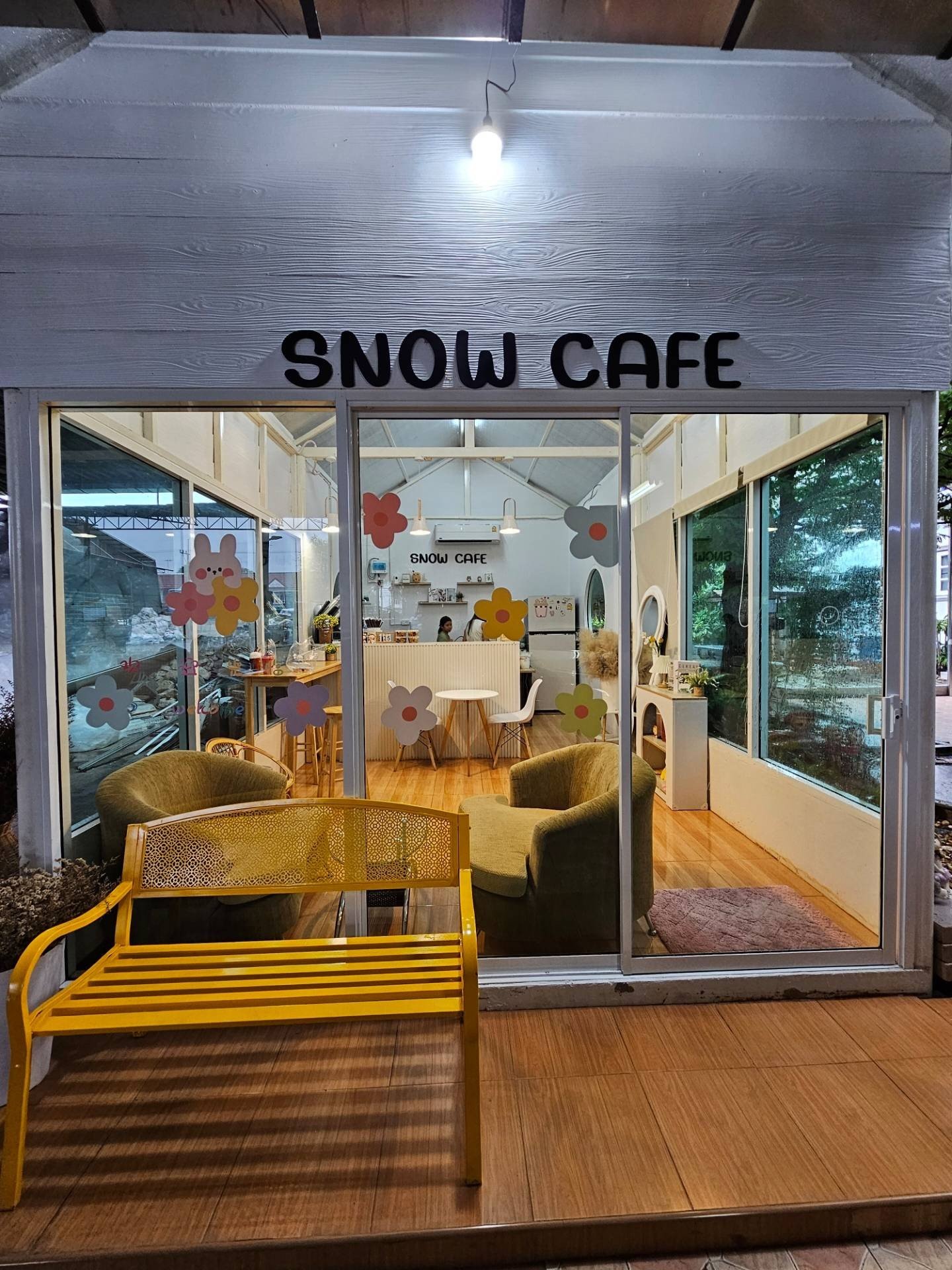 รีวิว Snow Cafe - Snow café