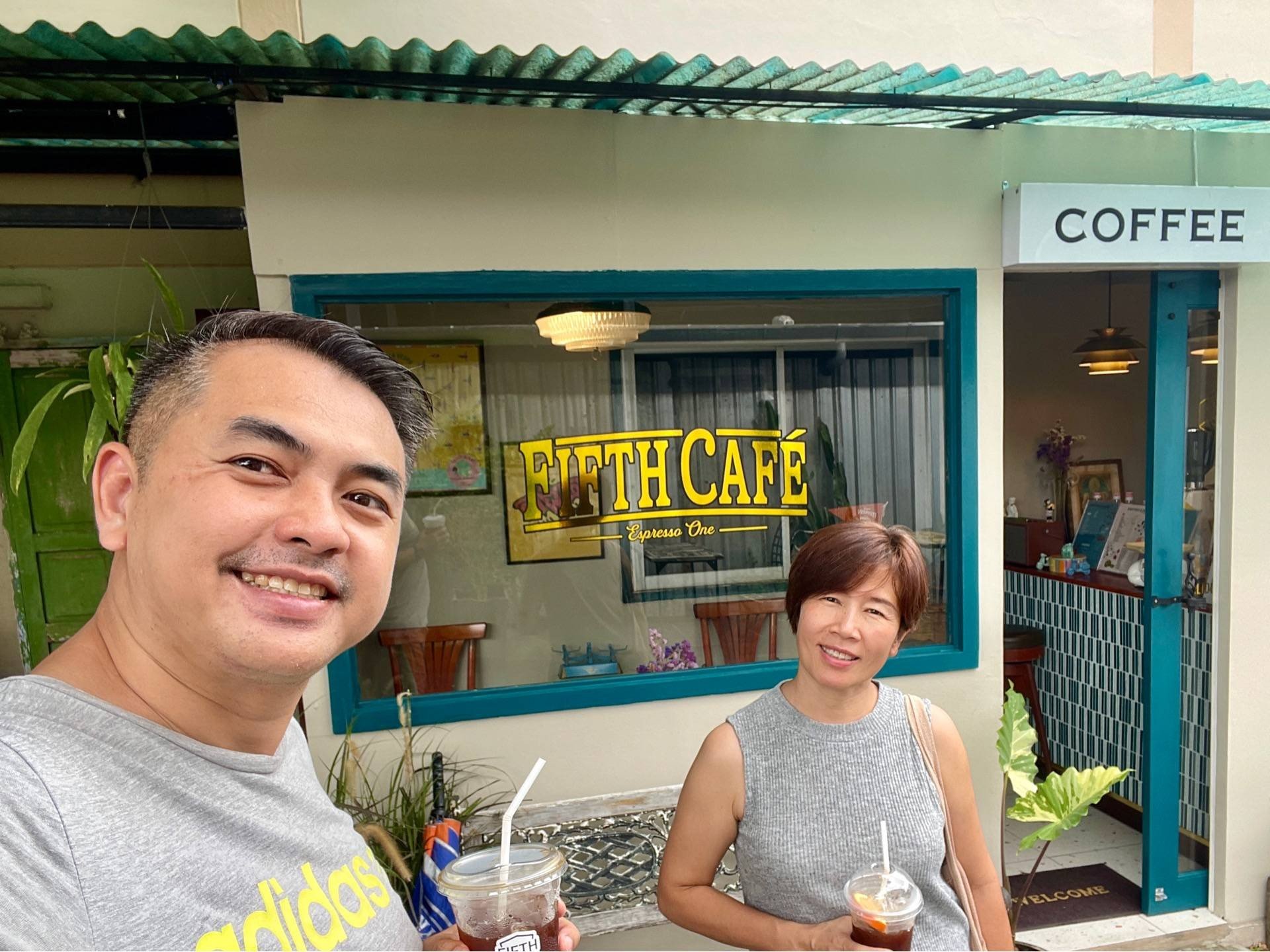รีวิว FIFTH CAFÉ - กาแฟดีๆฟีลโฮมมี่