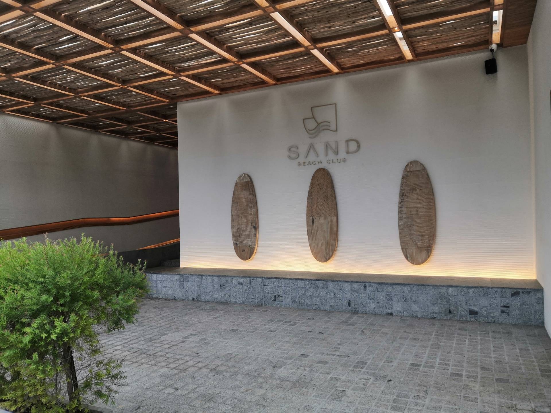 รีวิว SAND BEACH CLUB - ร้านสวย มีหาดส่วนตัวของร้าน สะอาด บริการดี ที่ ...