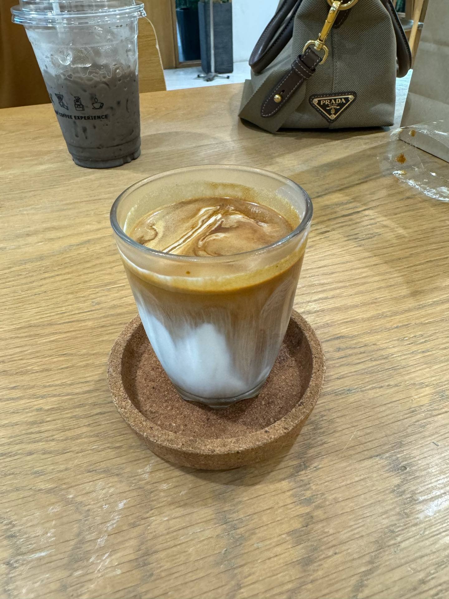 รีวิว Bluekoff Coffee Saraburi - กาแฟรสชาติดี เค้กเยี่ยม ร้านสวยค่ะ