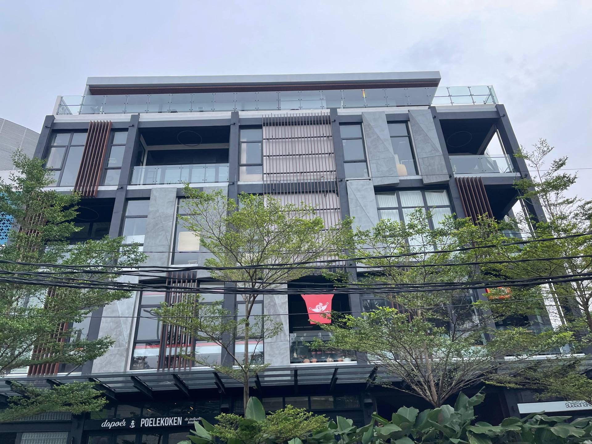 Row 9 Compound Space - รีวิวสถานที่ท่องเที่ยว