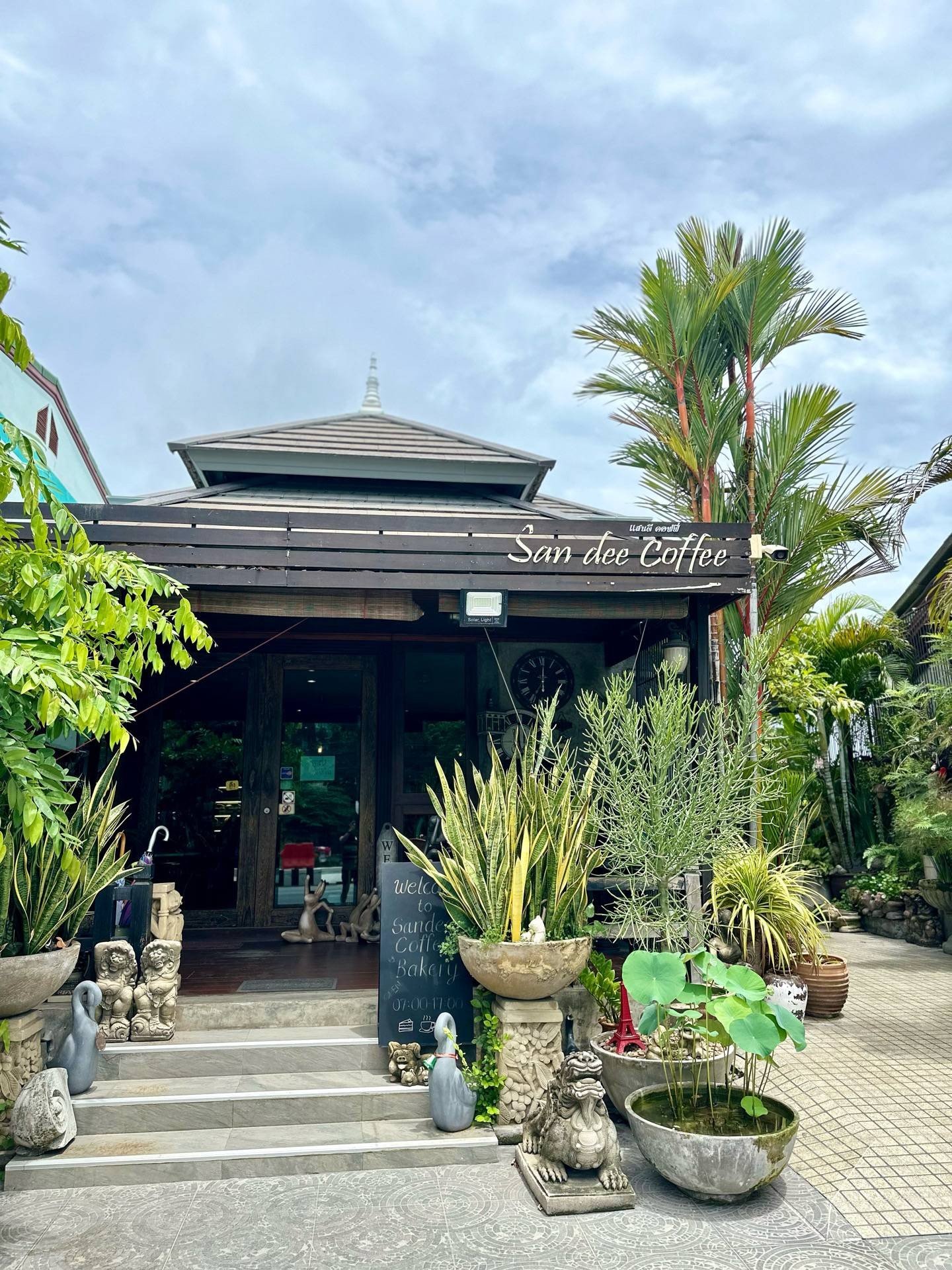 รีวิว San Dee Coffee - ร้านกาแฟริมคลองเปิดมานานย่านนี้ เน้นความสบายๆบรรยากาศอบอุ่น