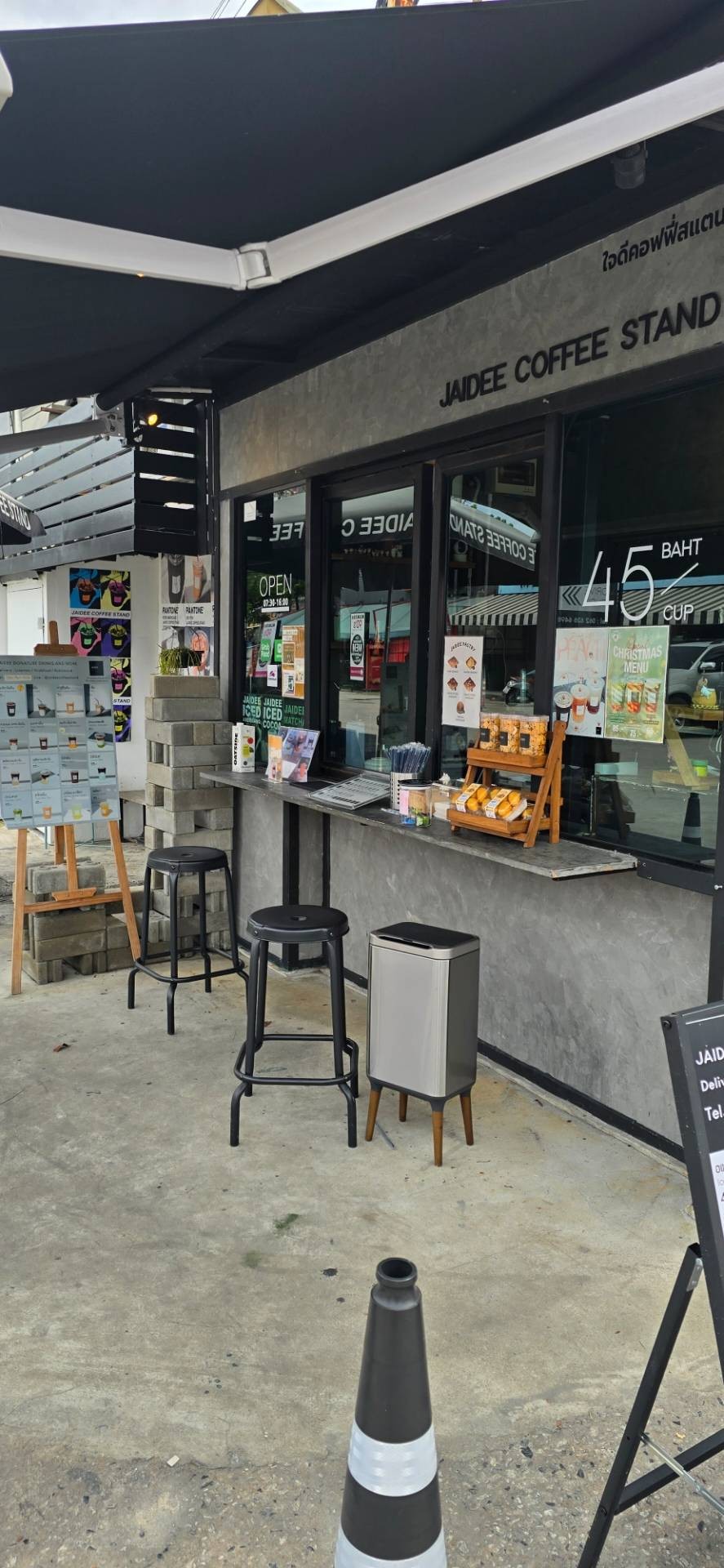 รีวิว Jaidee coffee stand ศรีลาซาลสเตชั่น - ร้านกาแฟเล็กๆ ราคาดี
