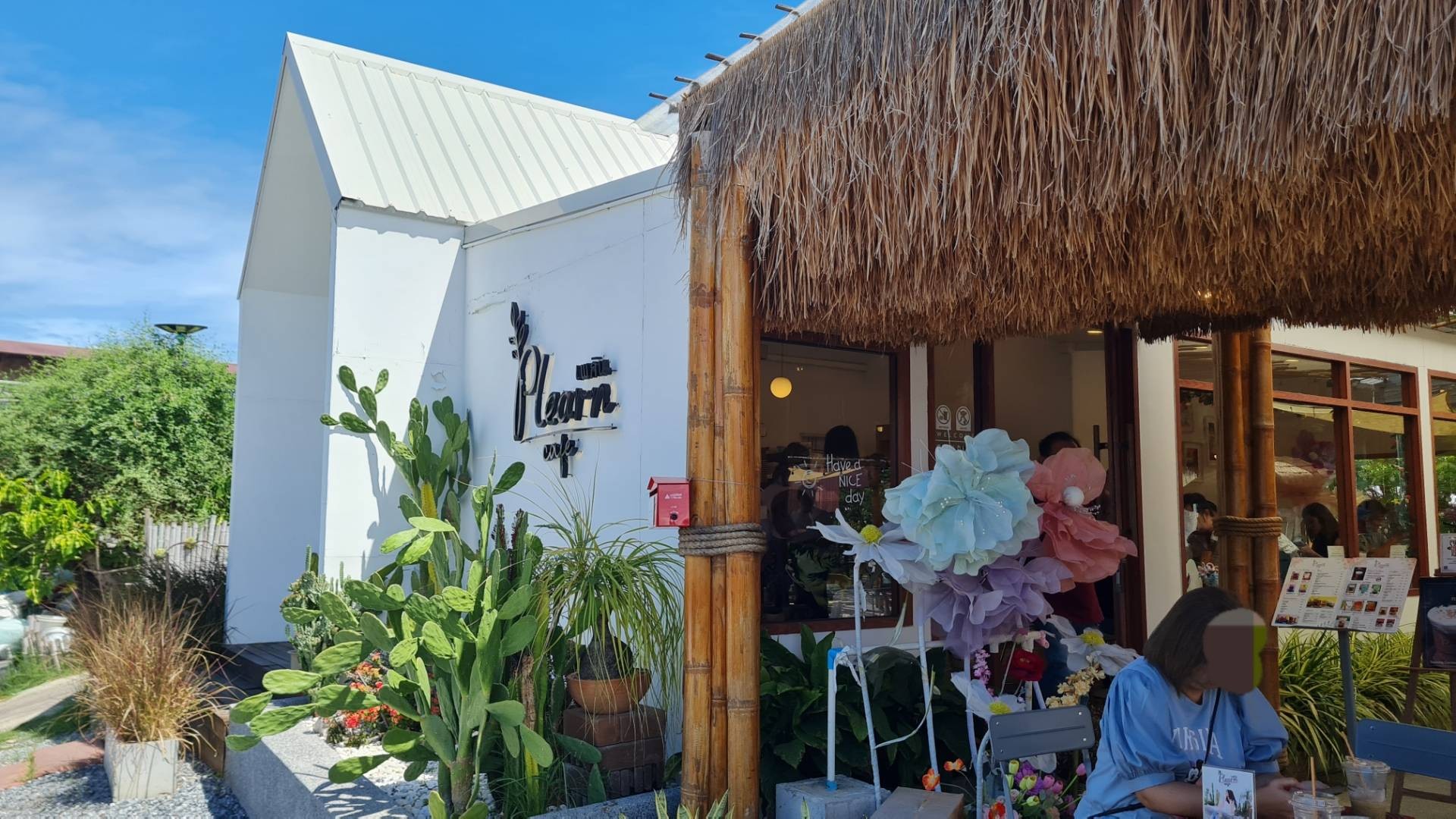 รีวิว Plearn Cafe Bangpu - เพลิน คาเฟ่ บางปู บางปู - คาเฟ่บรรยากาศดี ที่นั่งในห้องแอร์น้อยไปหน่อย