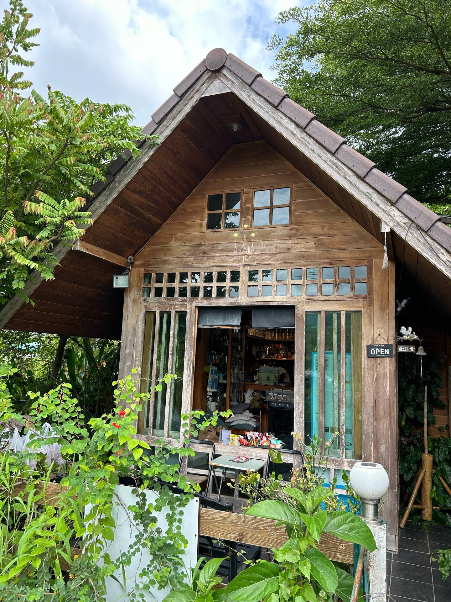 รีวิว INNER Coffee & Library By Napinda - Inner cafe home