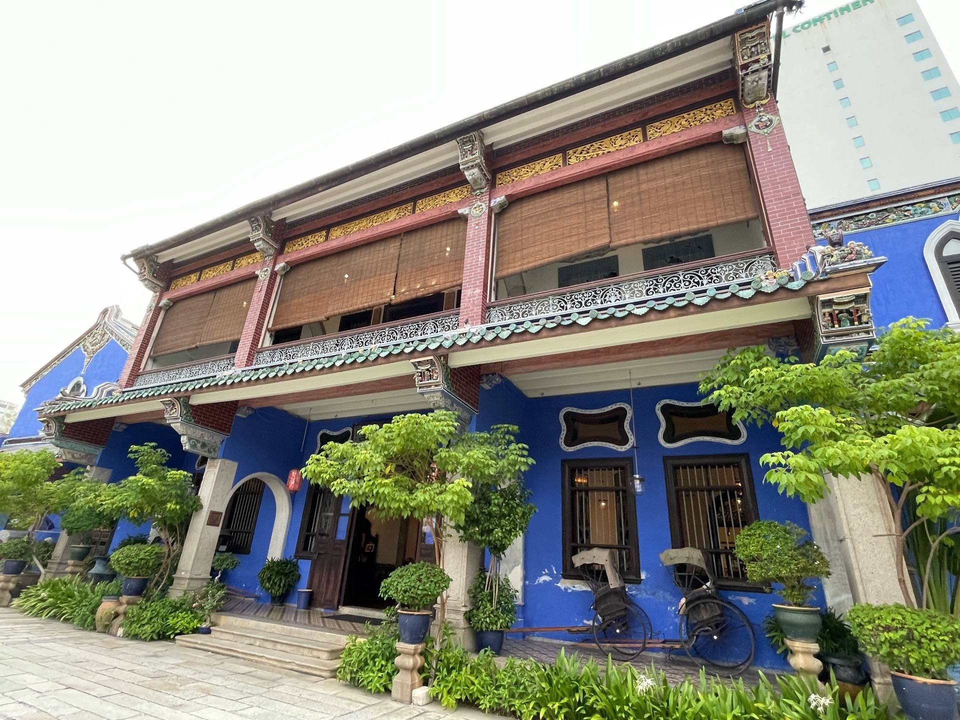 The Blue Mansion - รีวิวสถานที่ท่องเที่ยว