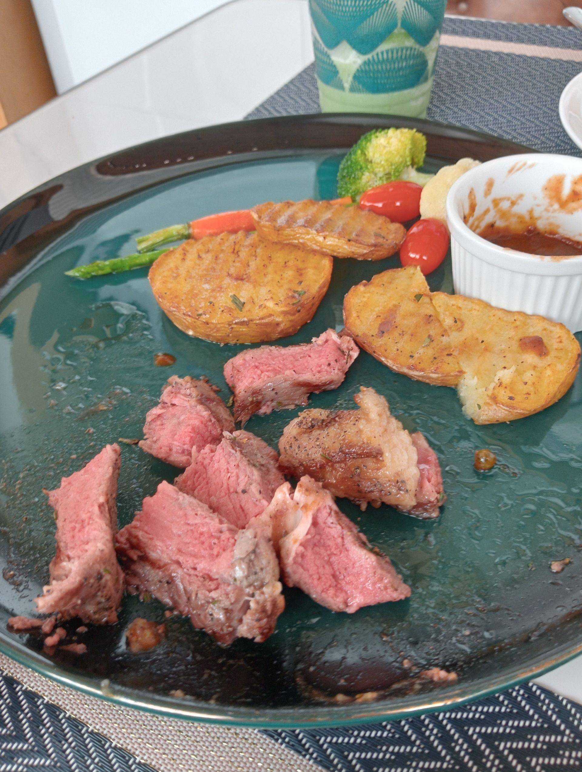 [รีวิว] ร้าน Whiteline Cafe & Restaurant HQ | เมนูแนะนำ รูปภาพ ราคา