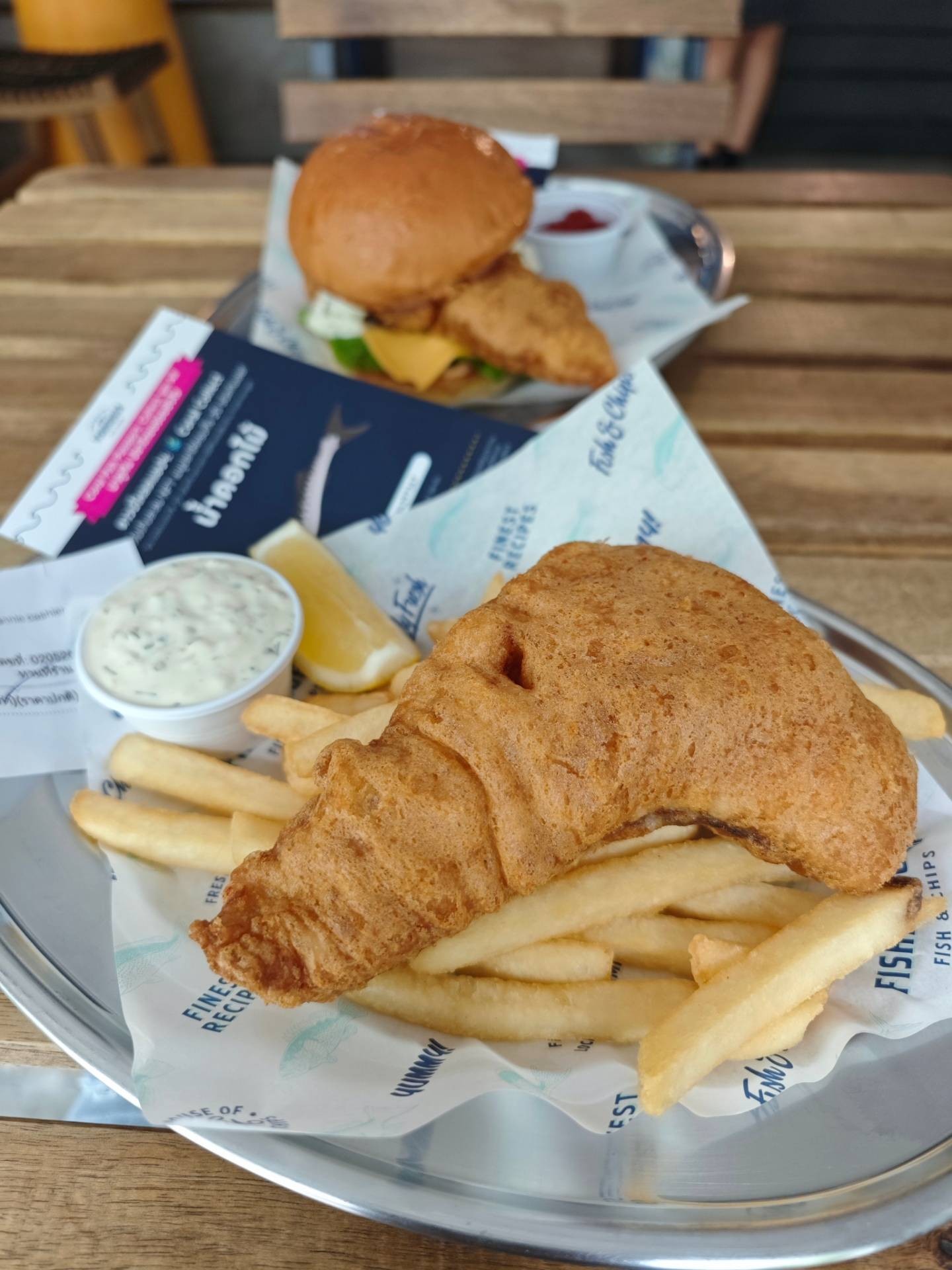 รีวิว Fishmonger - The House of Fish & Chips ถนนเพชรบุรี - Fish & Chips อันดับ1