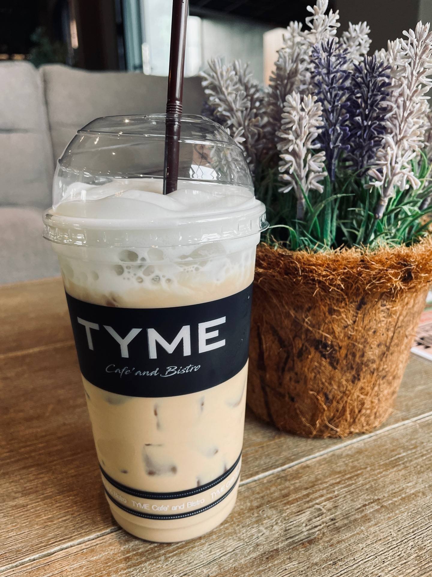 รีวิว Tyme Cafe & Bistro - ร้านของโรงแรม de Trojan