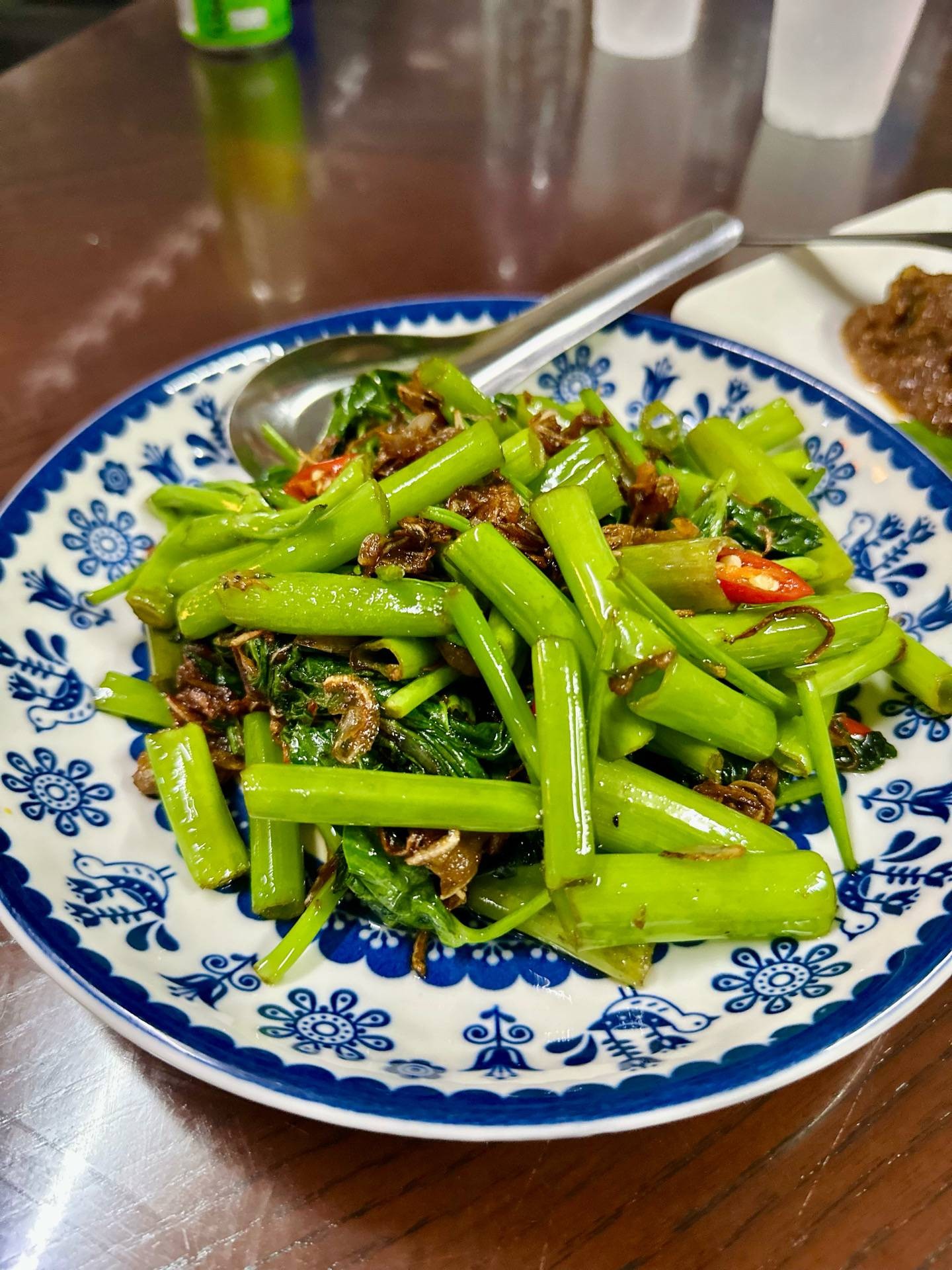 ผักบุ้งคั่วเคย ร้าน ต้นมะยม