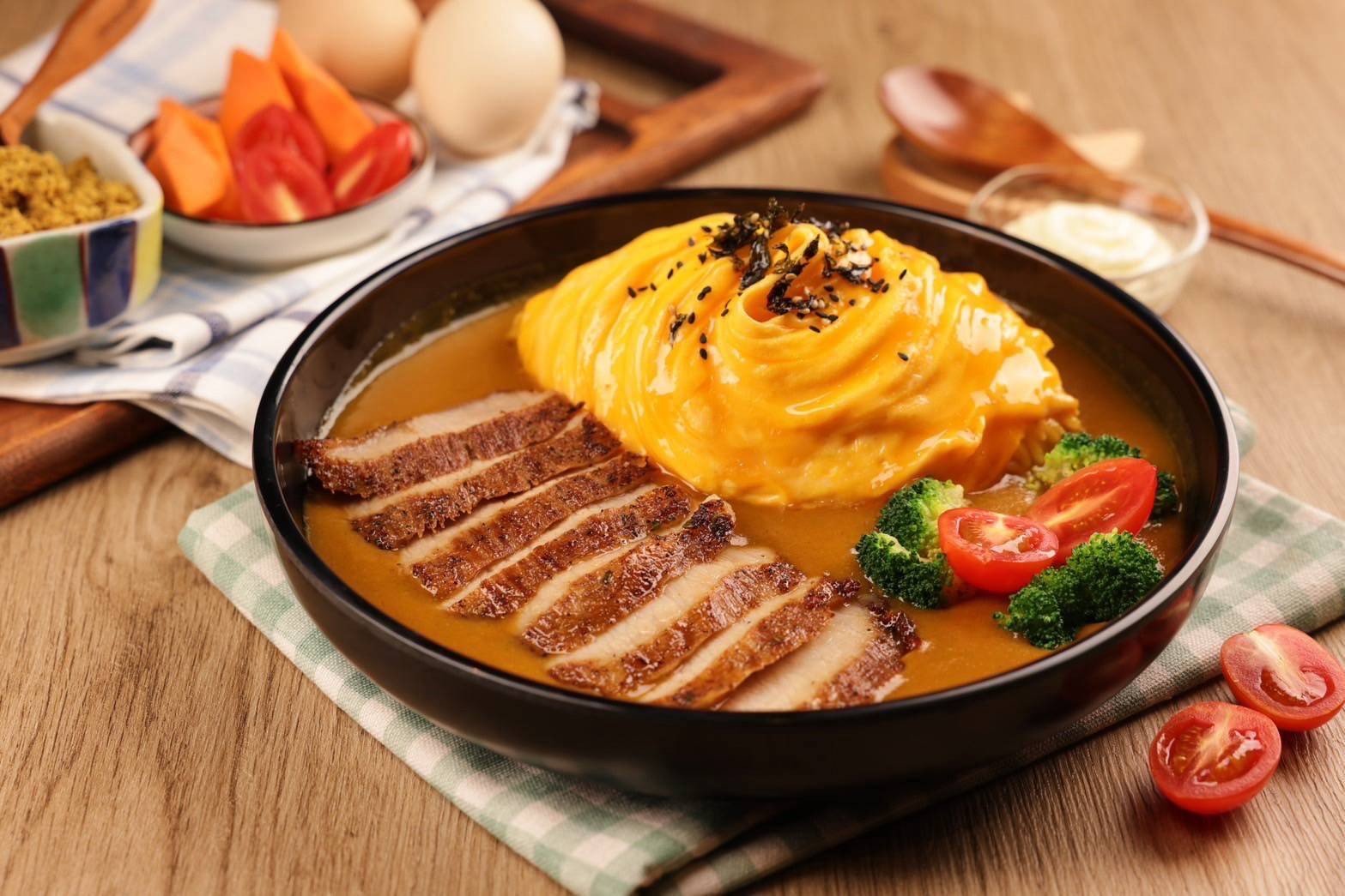 รีวิว Meet Moon Curry Omurice G Tower - ข้าวแกงกะหรี่หมูทอด