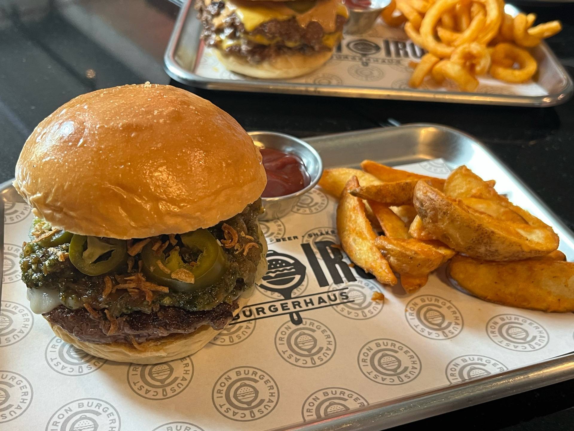 รูป Cast Iron Burgerhaus