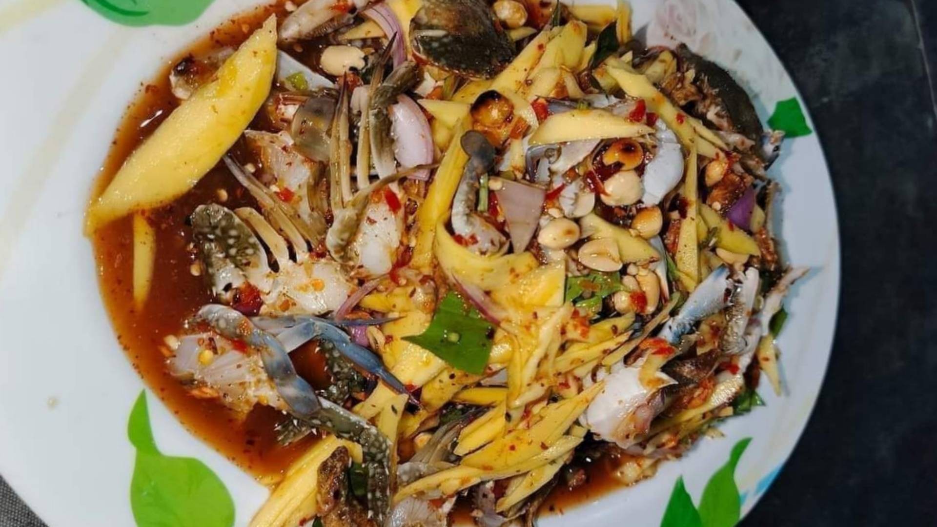 ยำปูม้ารสเด็ด ปูหาเองได้เยอะ - สั่งอาหารเดลิเวอรี | Wongnai x LINE MAN