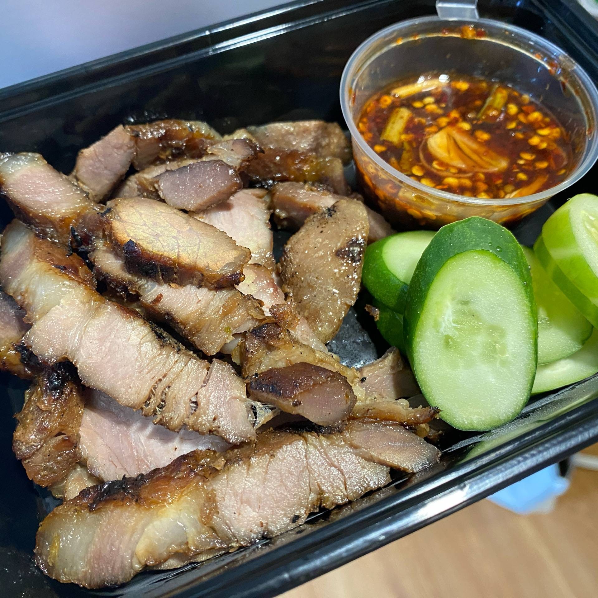 รีวิว P PIG MOO Asok - หมู-ไก่ย่างฉ่ำๆ ไม่เกรียมจนเกินไป น้ำจิ้มอร่อย