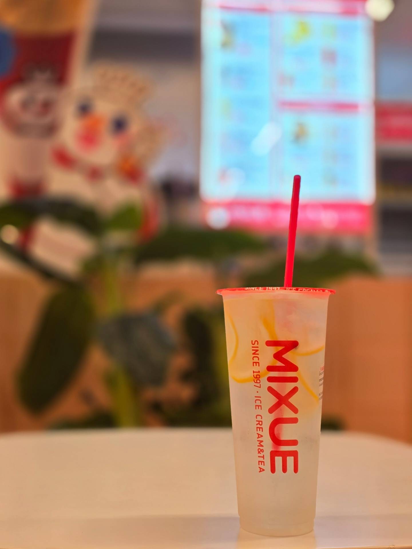 รีวิว Mixue Centralworld - น้ำมะนาวเย็นสดชื่น