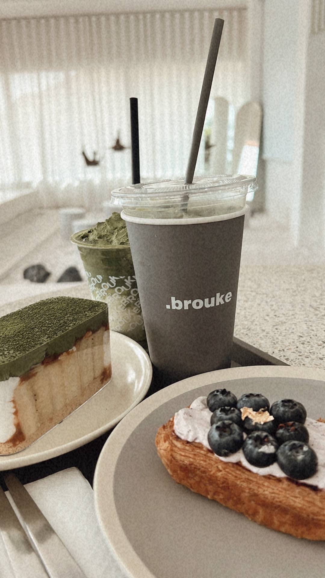 รีวิว Brouke Cafe จอมเทียน - ร้านมู้ดทะเล้ทะเล เกาหลีเกาใจ เครื่องดื่มและขนมอร่อยมาก