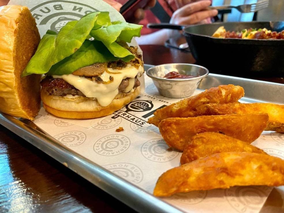 รูป Cast Iron Burgerhaus