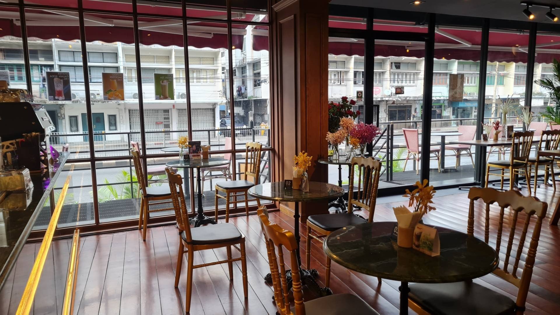 รีวิว ONE THAI café & restaurant ถนน วิสุทธิกษัตริย์ - ร้านอาหารบริการ 5ดาว