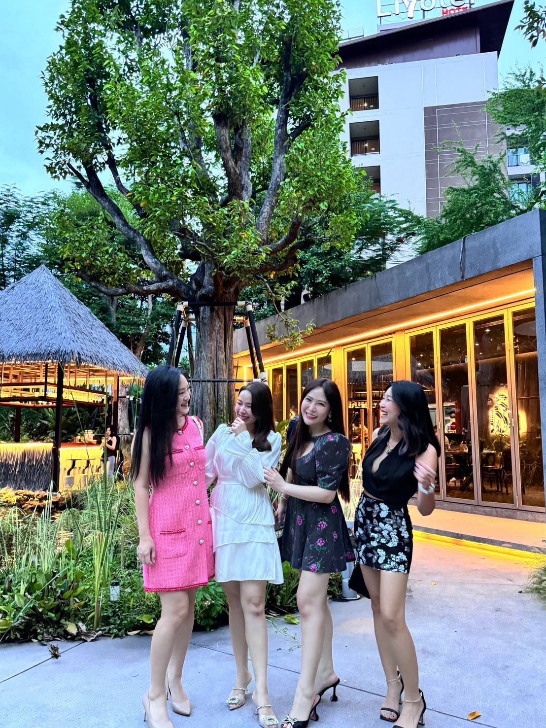 ดีลส่วนลดพิเศษร้าน เริน Rern มา 4 จ่าย 3 สำหรับเมนูมื้อเย็น 8 คอร์ส